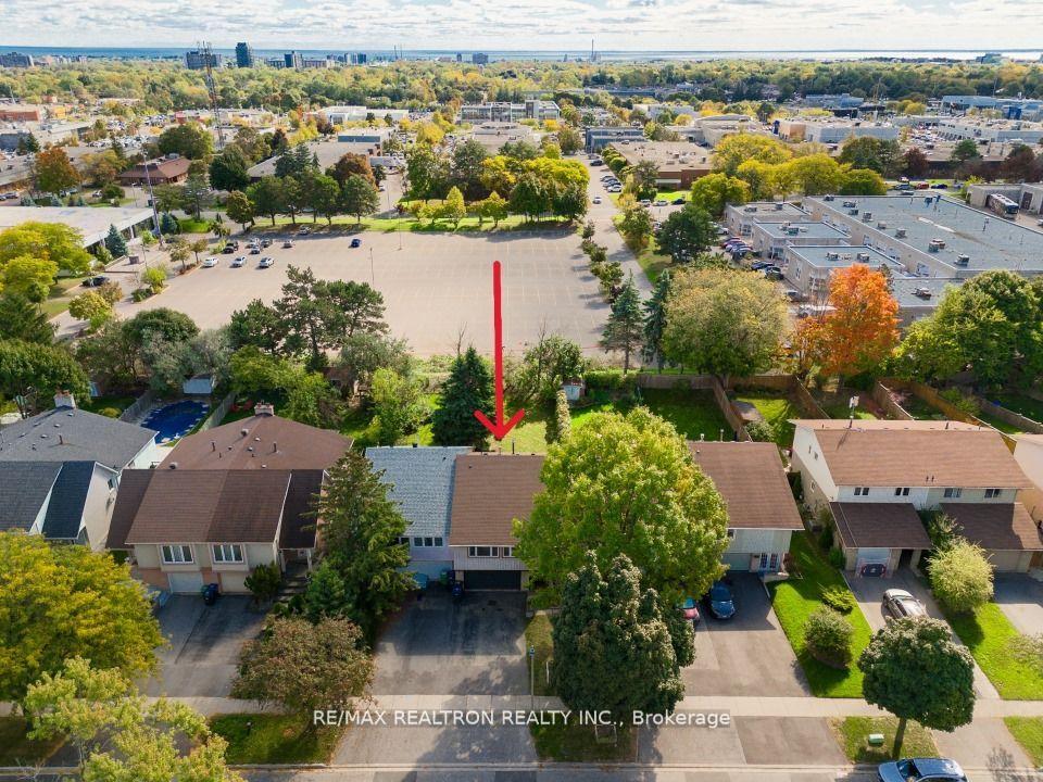 2440 Mainroyal Street, Mississauga, ON L5L 1C9