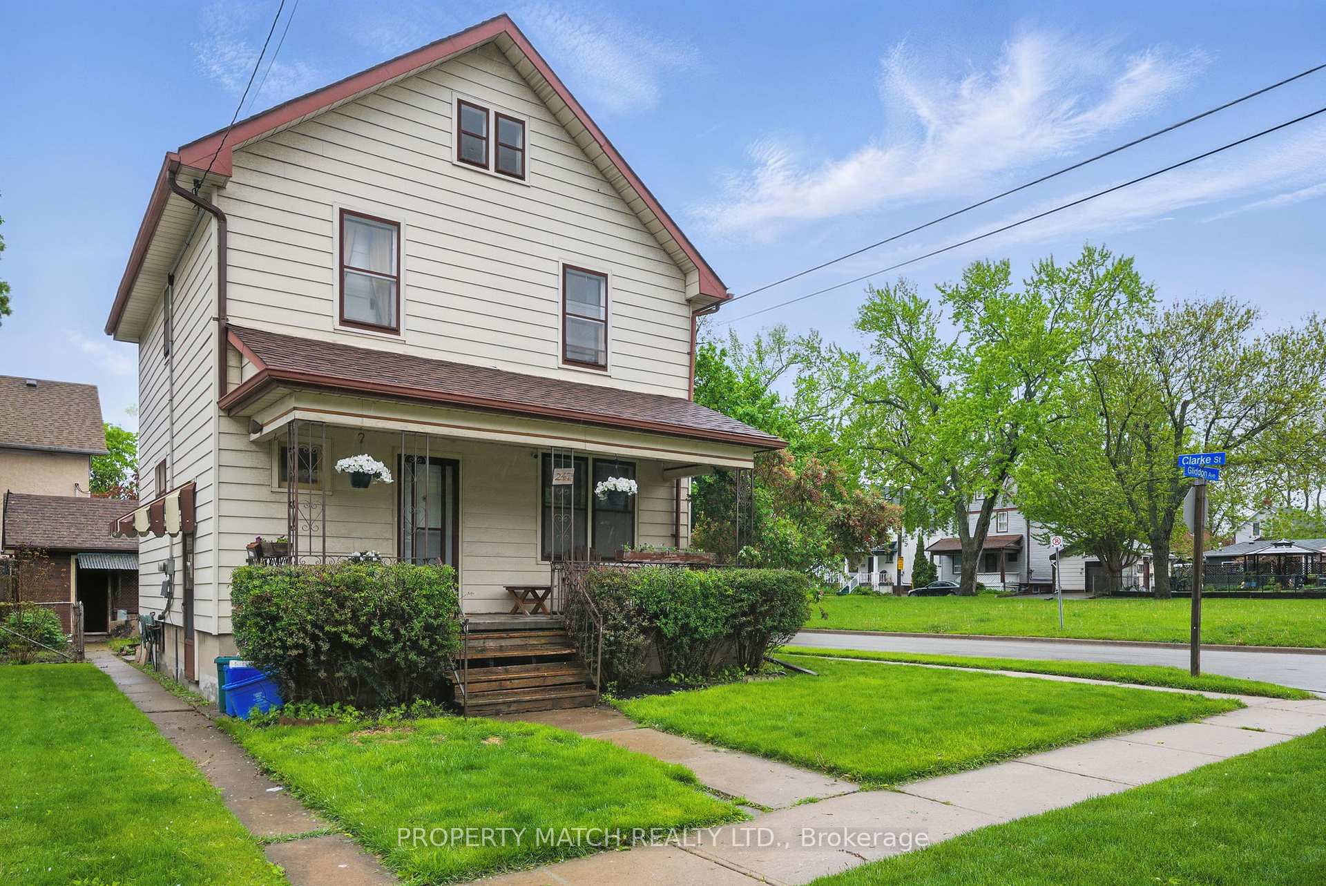 247 Gliddon Avenue, Oshawa, ON L1H 1Z1