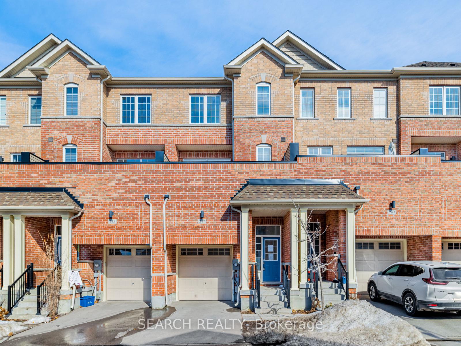 247 Harding Park Street, Newmarket, ON L3Y 0E3