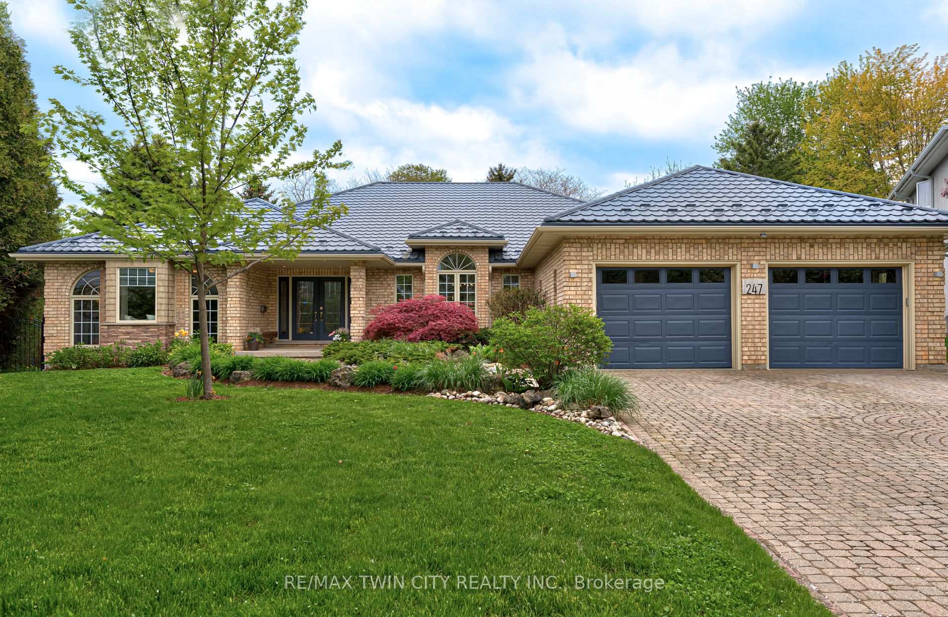 247 Montclair Place, Waterloo, ON N2J 3L7