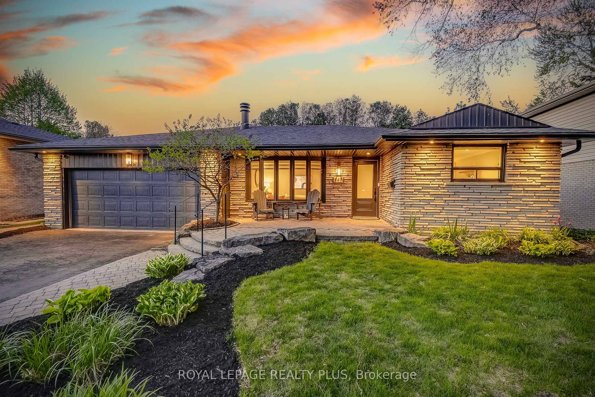 247 Simon Drive, Burlington, ON L7X 1X8