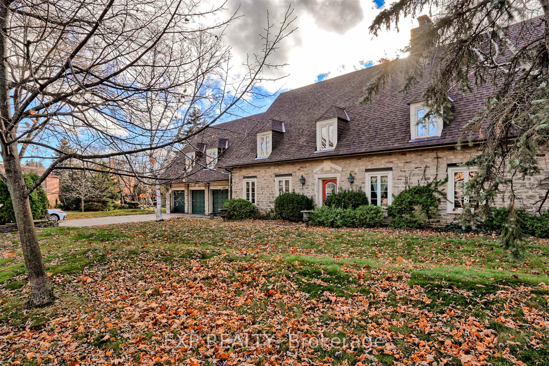 2470 Jarvis Street, Mississauga, ON L5C 2P6