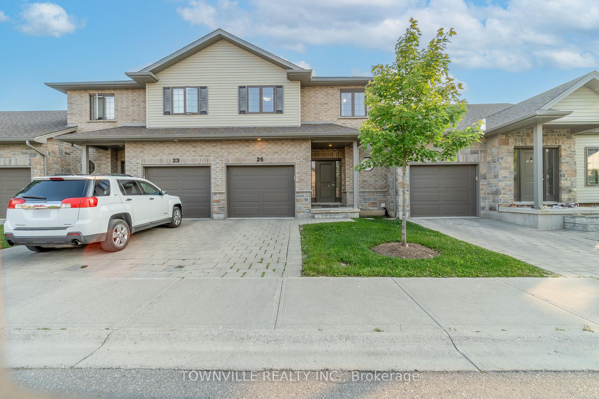 25 - 2910 Tokala Trail, London North, ON N6G 0T9