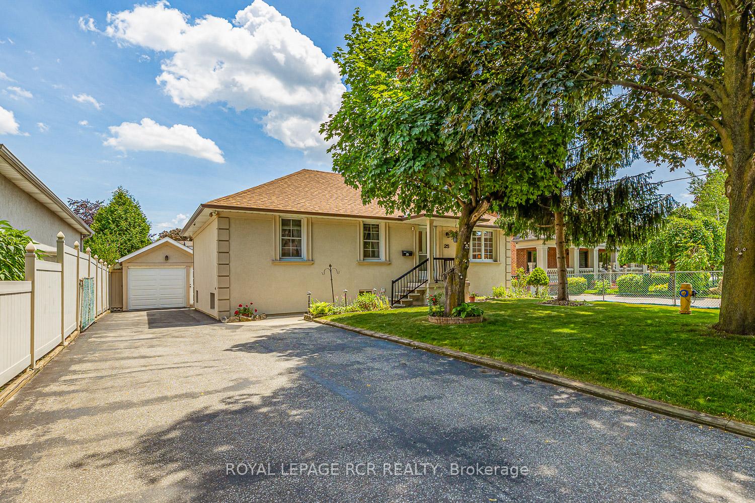 25 Ann Arbour Road, Toronto, ON M9M 2J5