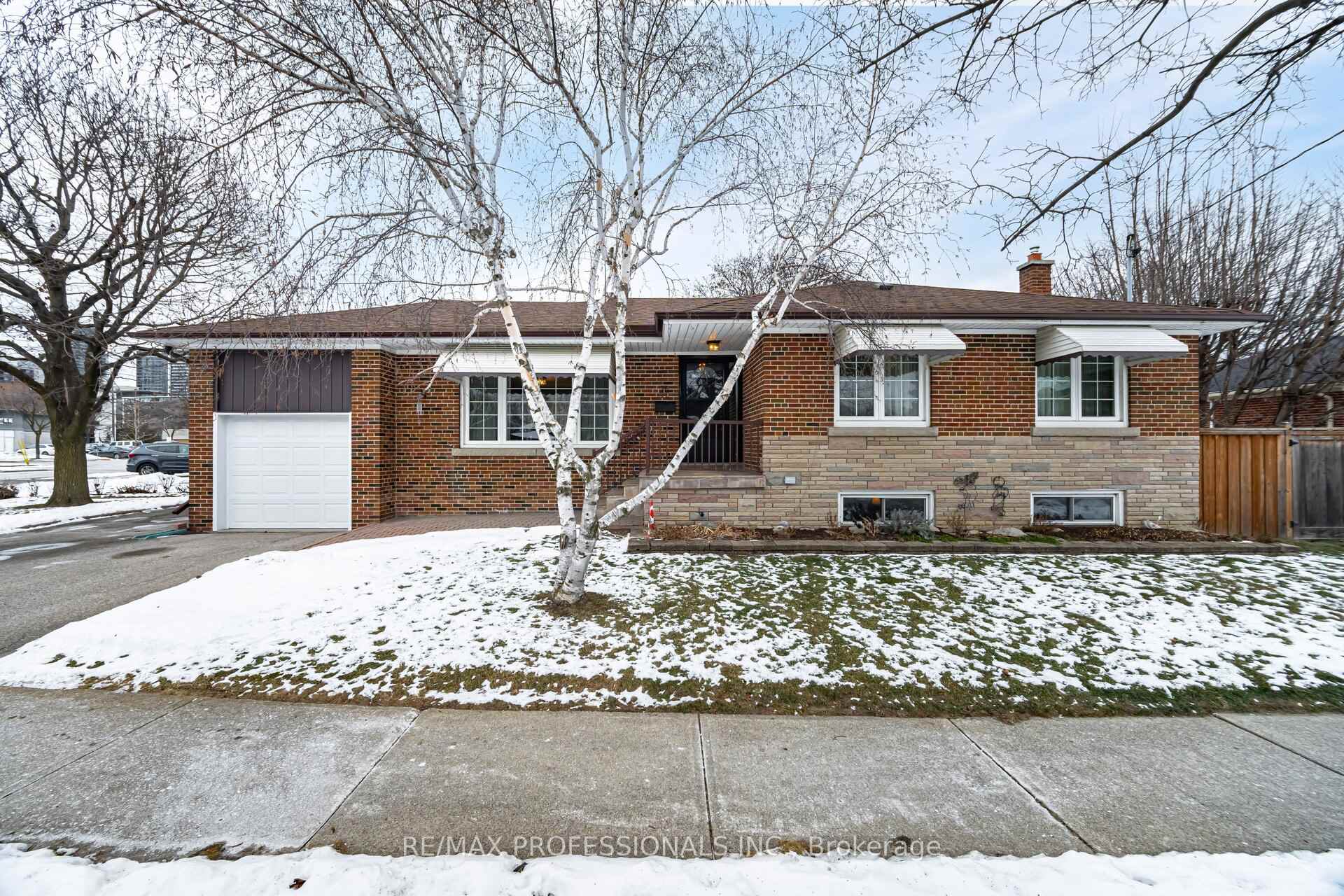 25 Baskerville Crescent, Toronto, ON M9C 1T6