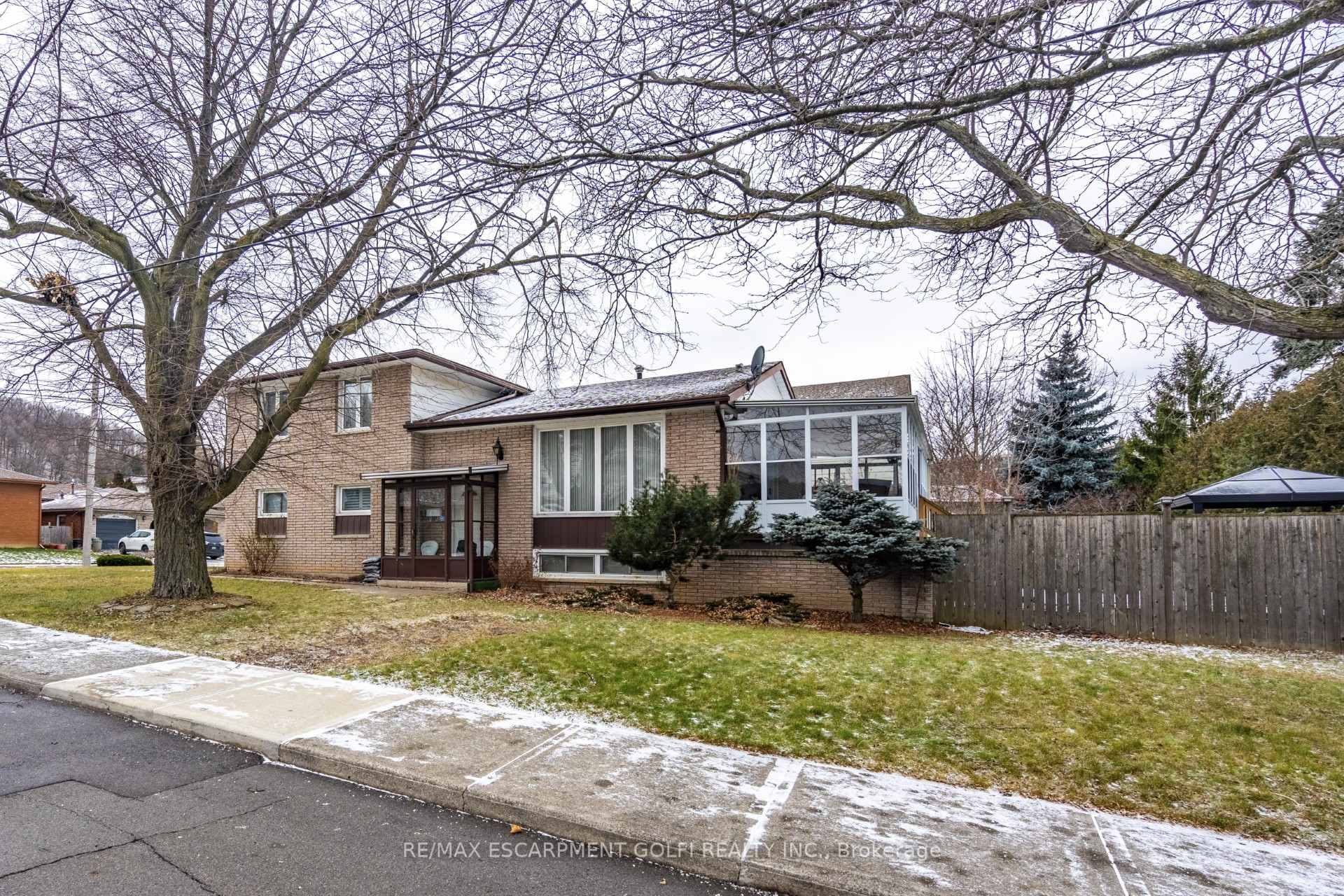 25 Blanche Court, Hamilton, ON L8K 5P4