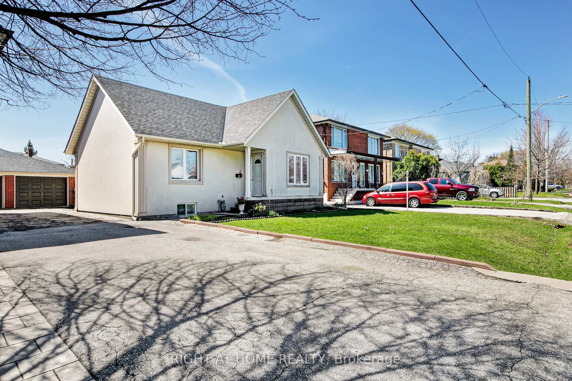 25 Burlingame Road, Toronto, ON M8W 1Y7