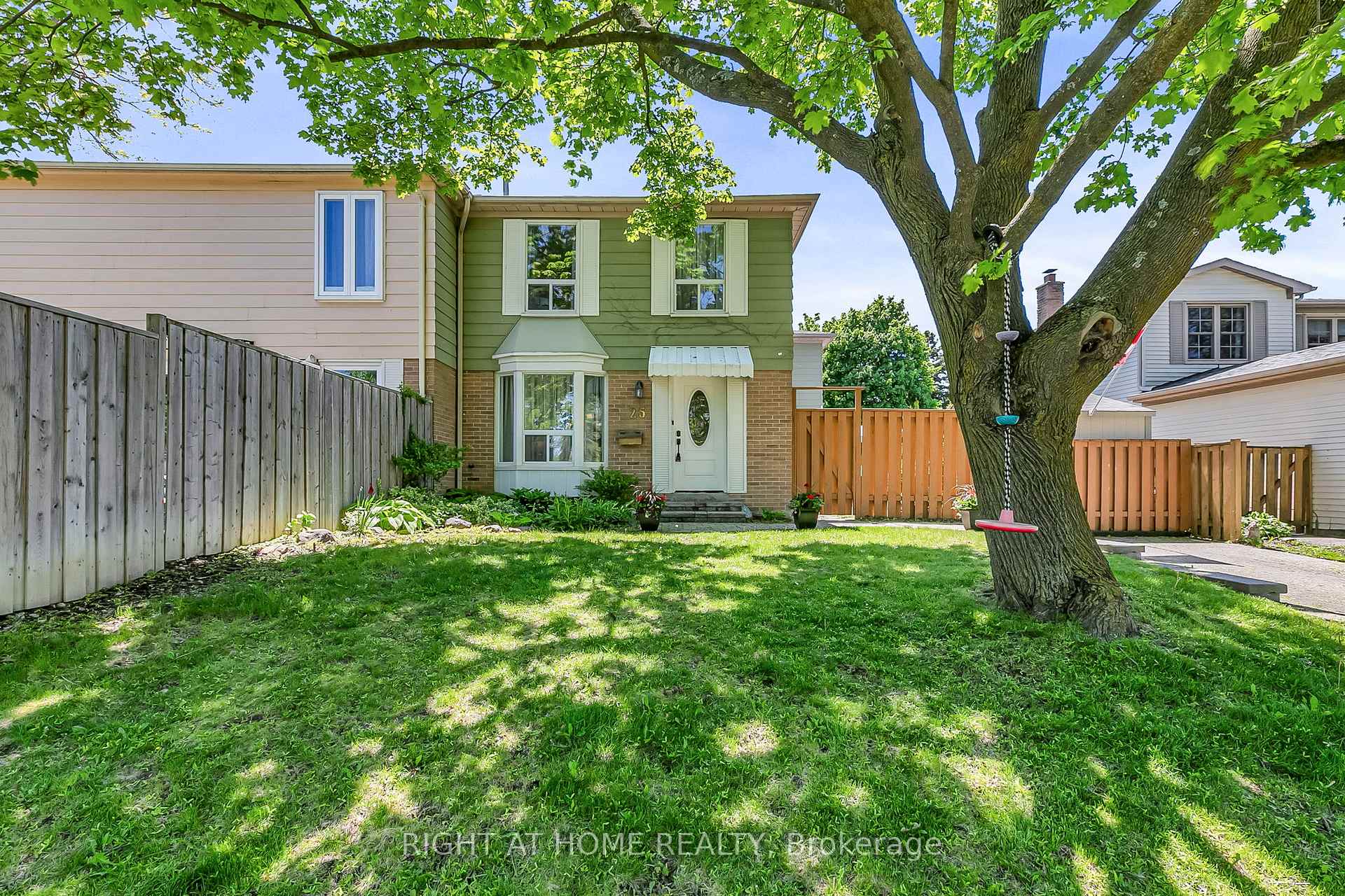 25 Castle Rock Drive, Richmond Hill, ON L4C 5A3