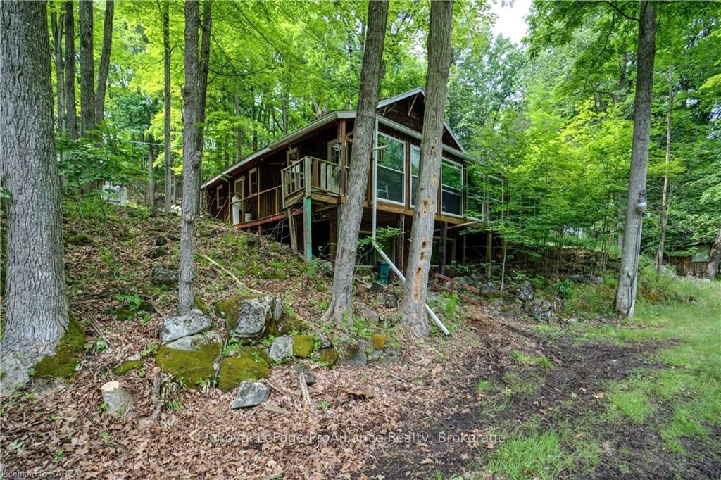 25 CEDAR Lane, South Frontenac, ON K0G 1X0