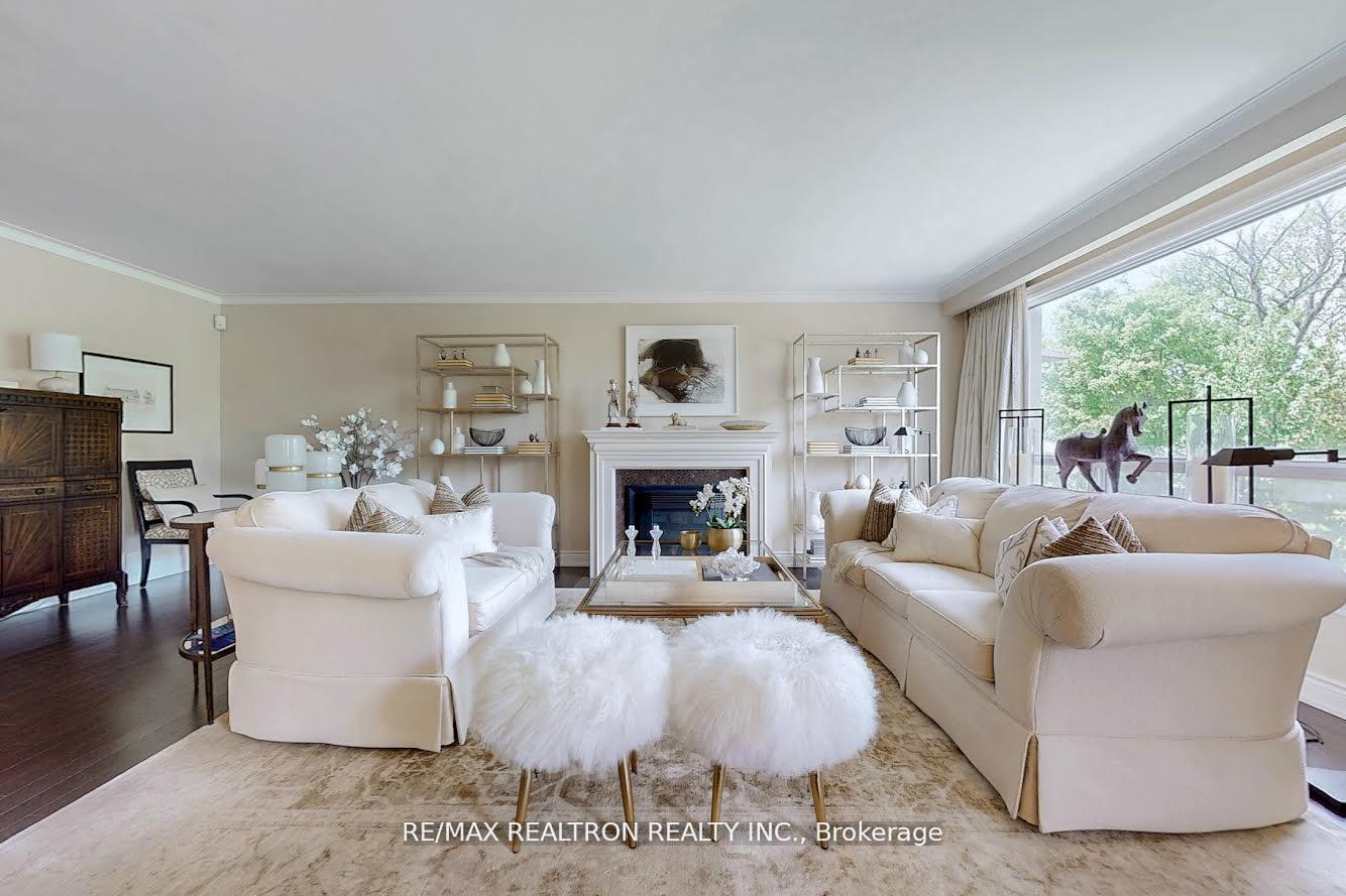 25 Cedar Spring Grove, Toronto, ON M3H 5L4