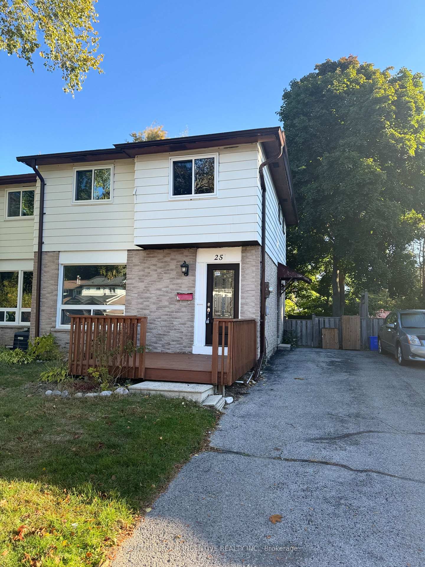 25 Chaucer Crescent, Barrie, ON L4N 4T8