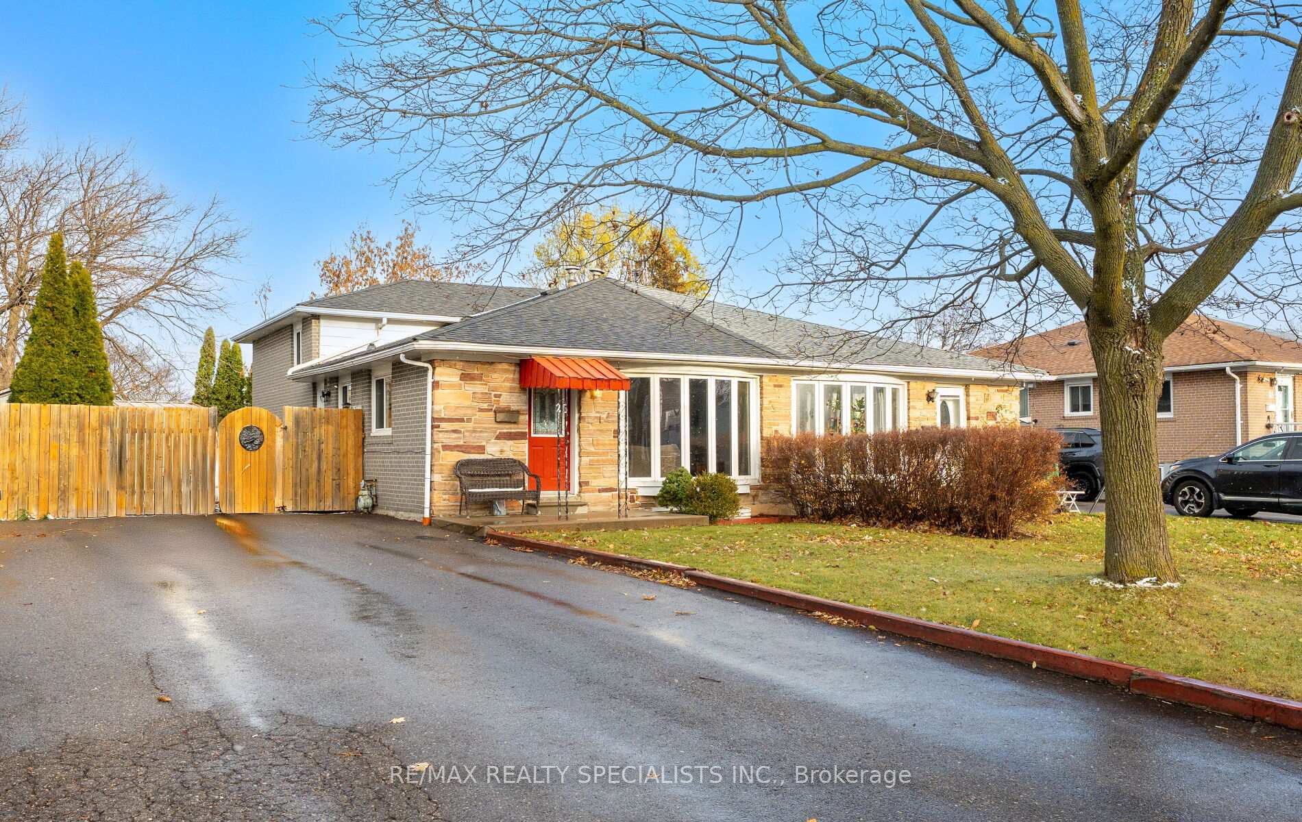 25 Edenridge Drive, Brampton, ON L6T 3A9