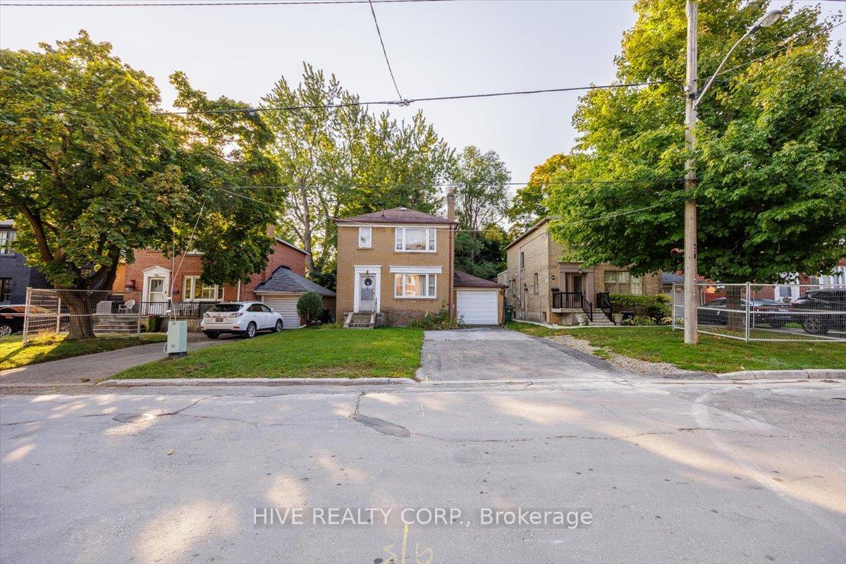 25 Edinburgh Drive, Toronto, ON M3H 1B5