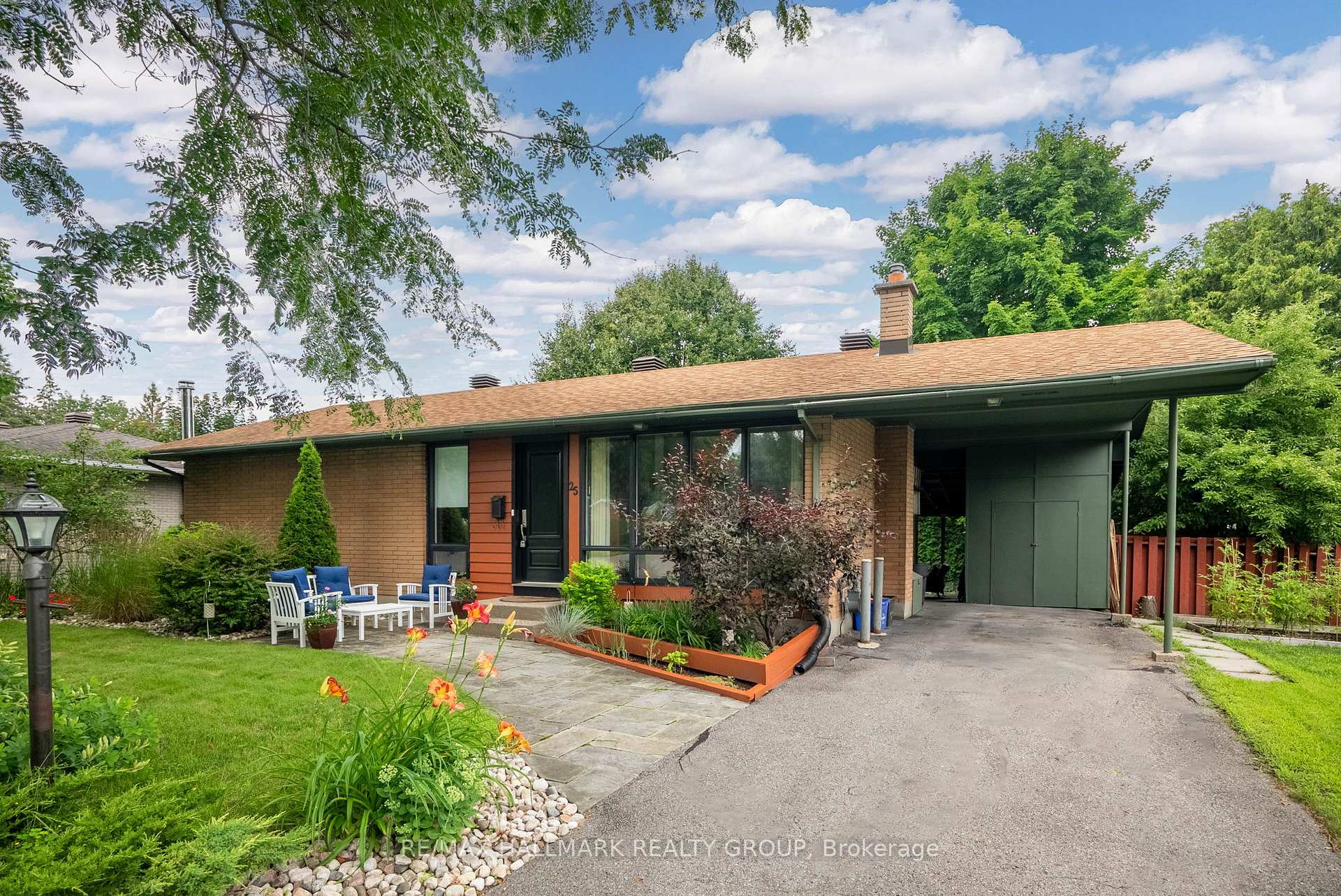 25 Ellery Crescent, Bells Corners and South to Fallowfield, ON K2H 6M5