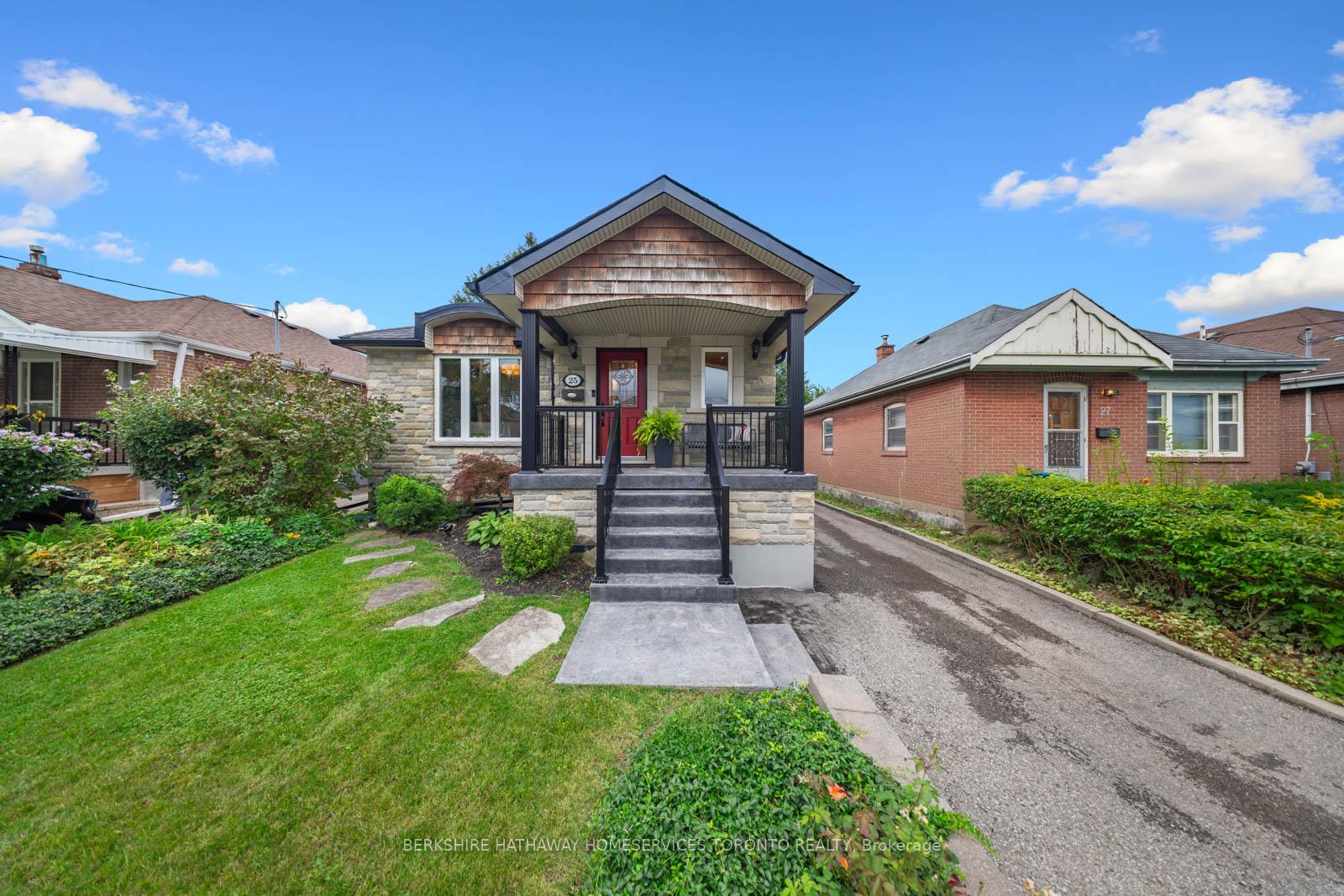 25 Feltham Avenue, Toronto, ON M6N 2C4