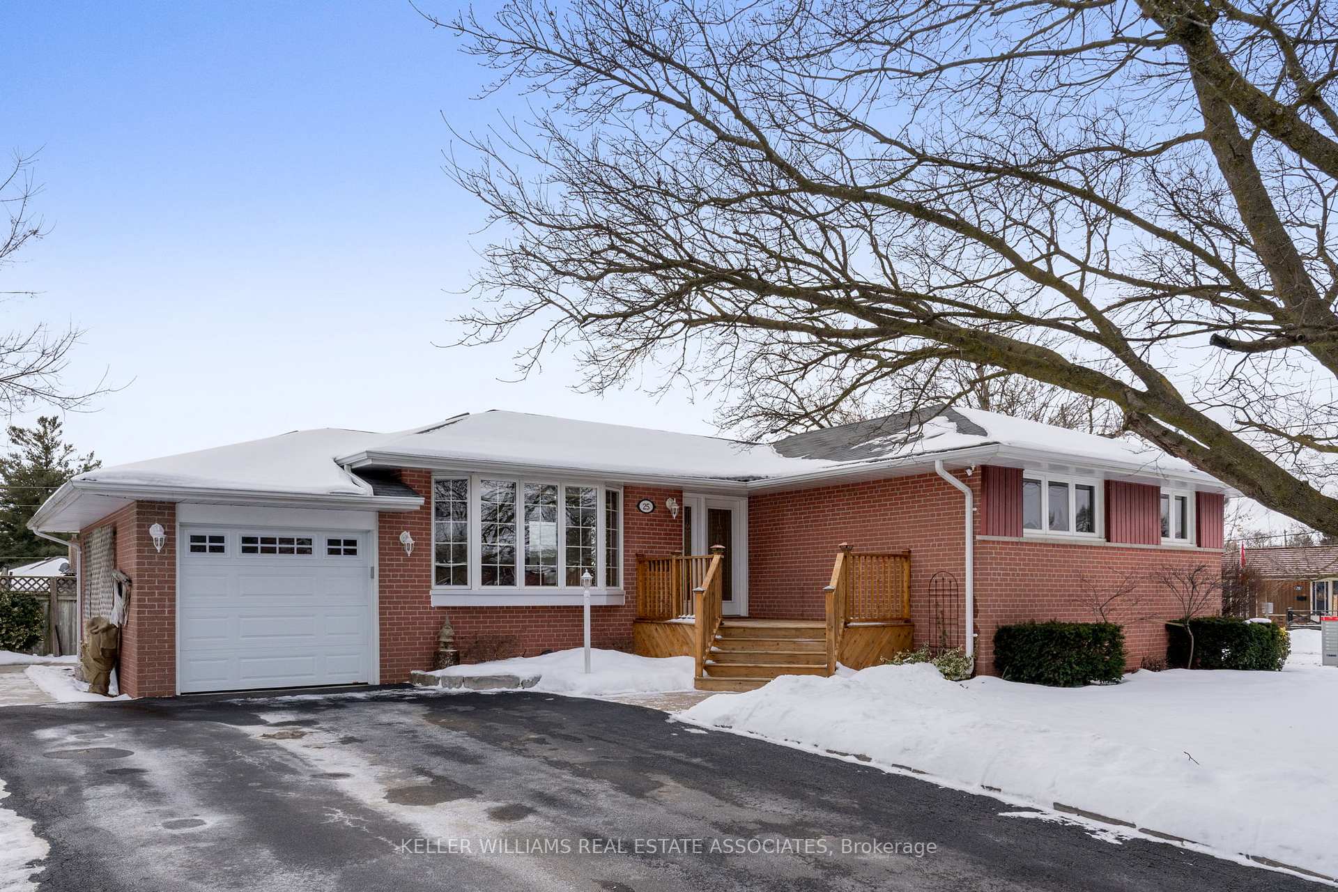 25 Mackenzie Drive, Halton Hills, ON L7G 4C1