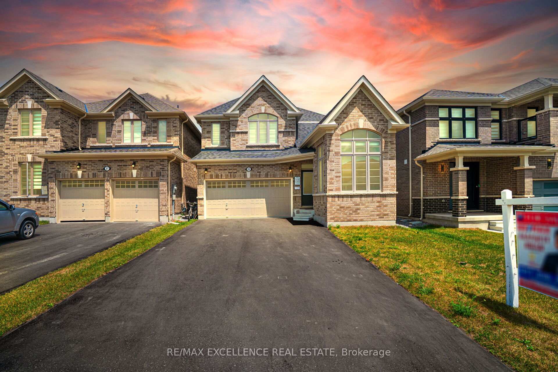 25 Sam Battaglia Crescent, Georgina, ON L0E 1R0