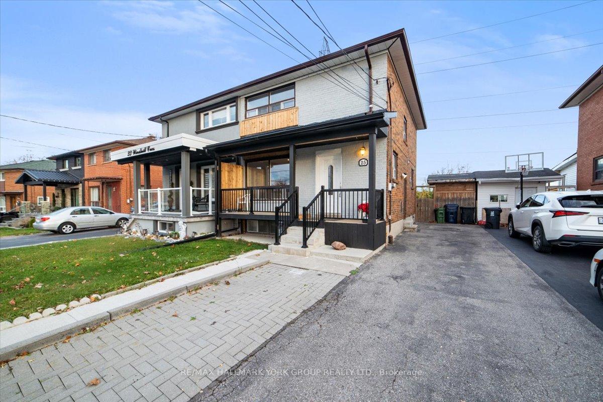 25 Windhill Crescent, Toronto, ON M9M 1Y1