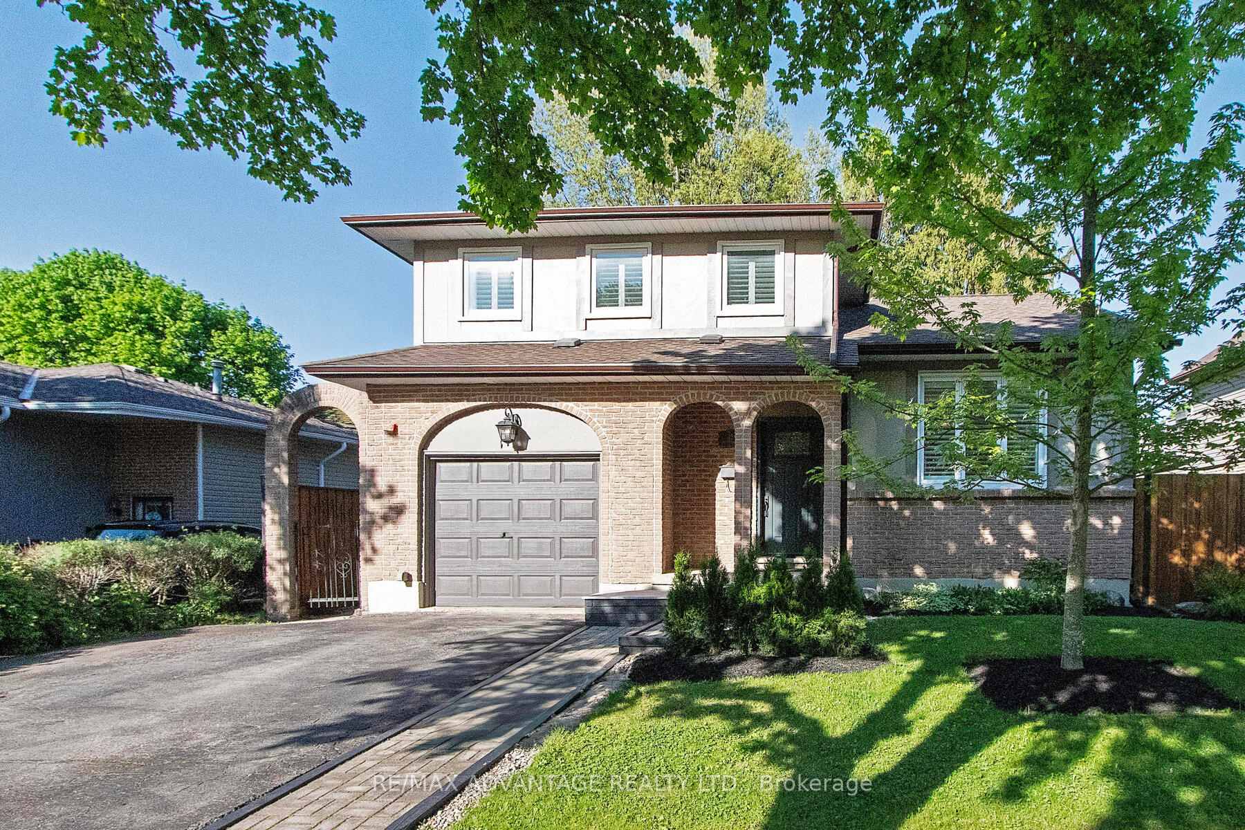 25 Winding Way Crescent, London North, ON N6G 3E8
