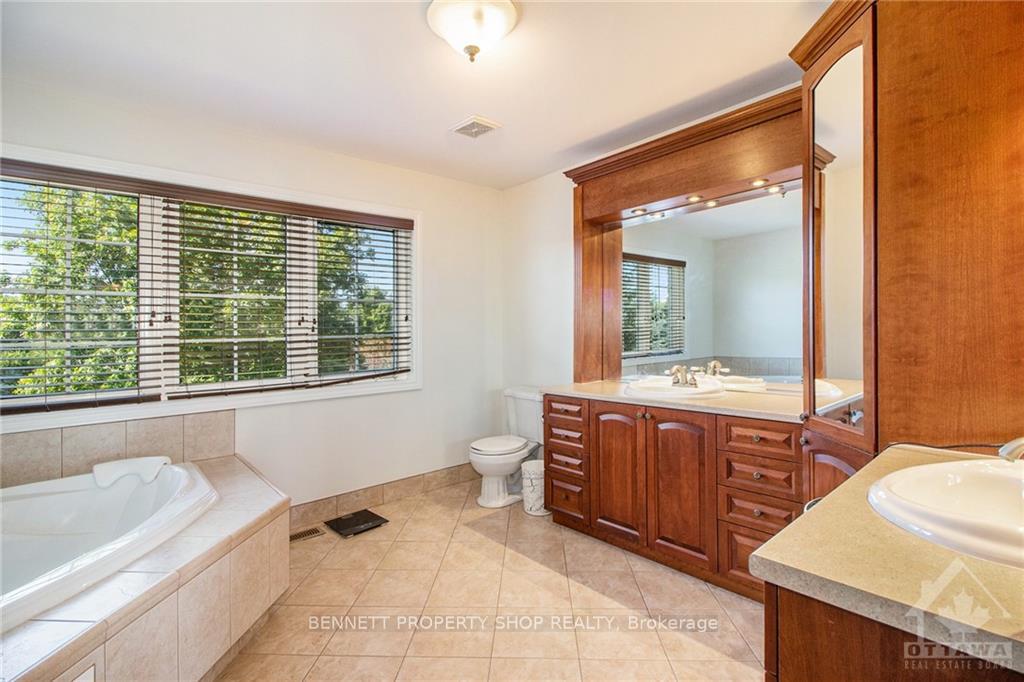 2500 LOOKOUT Drive, Orleans - Cumberland and Area, ON K4C 1S3