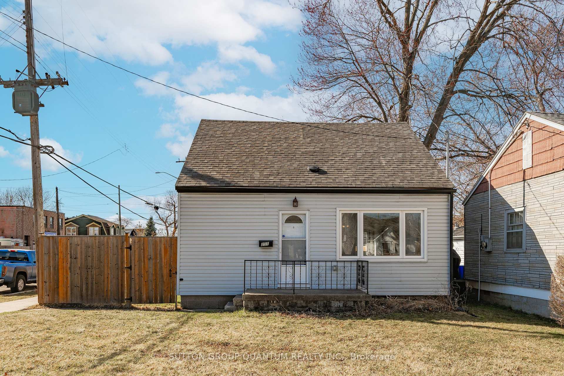 251 Julian Avenue, Hamilton, ON L8H 5S3