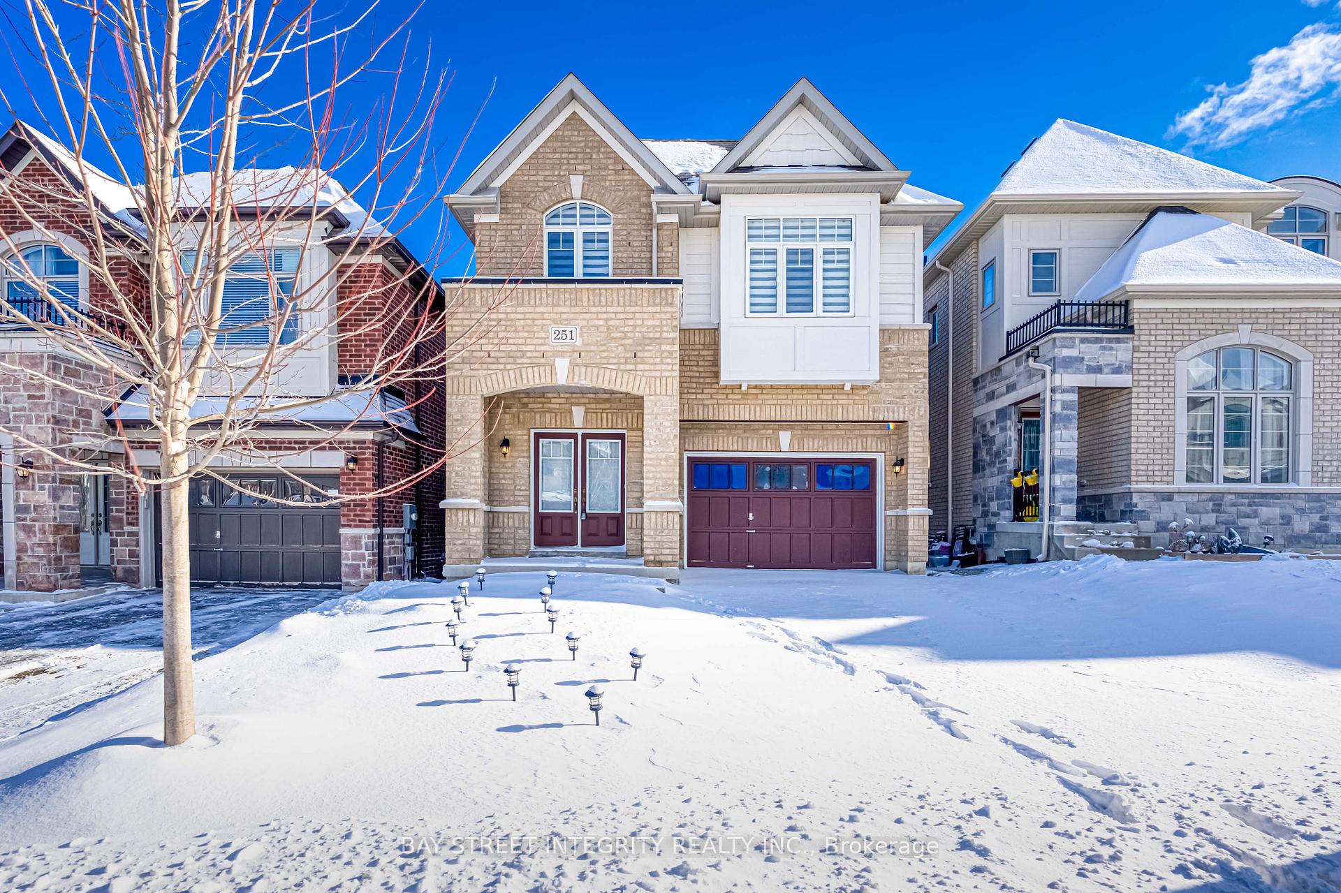 251 Sharon Creek Drive, East Gwillimbury, ON L9N 0P5