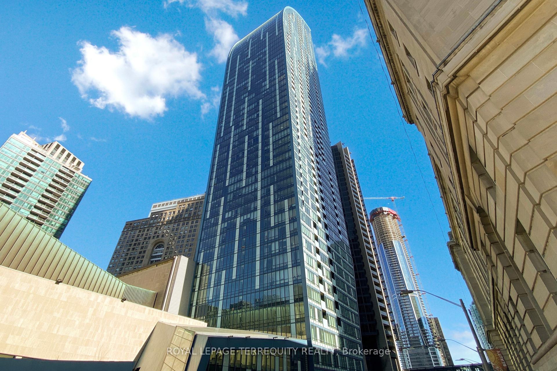 2511 - 8 The Esplanade, Toronto, ON M5E 0A6