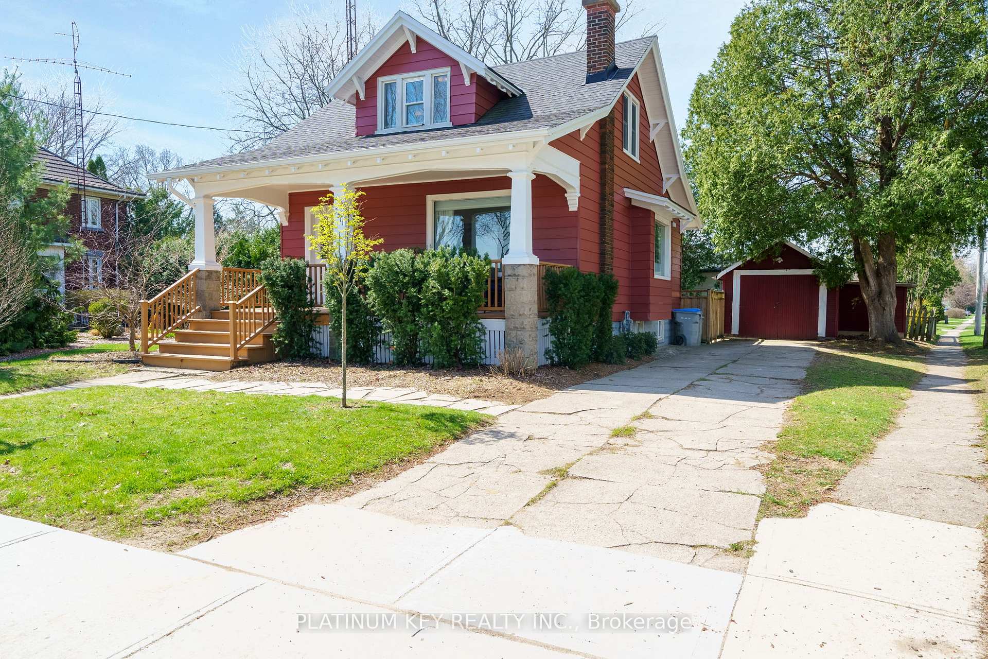 2511 Queen Street, Strathroy-Caradoc, ON N0L 1W0