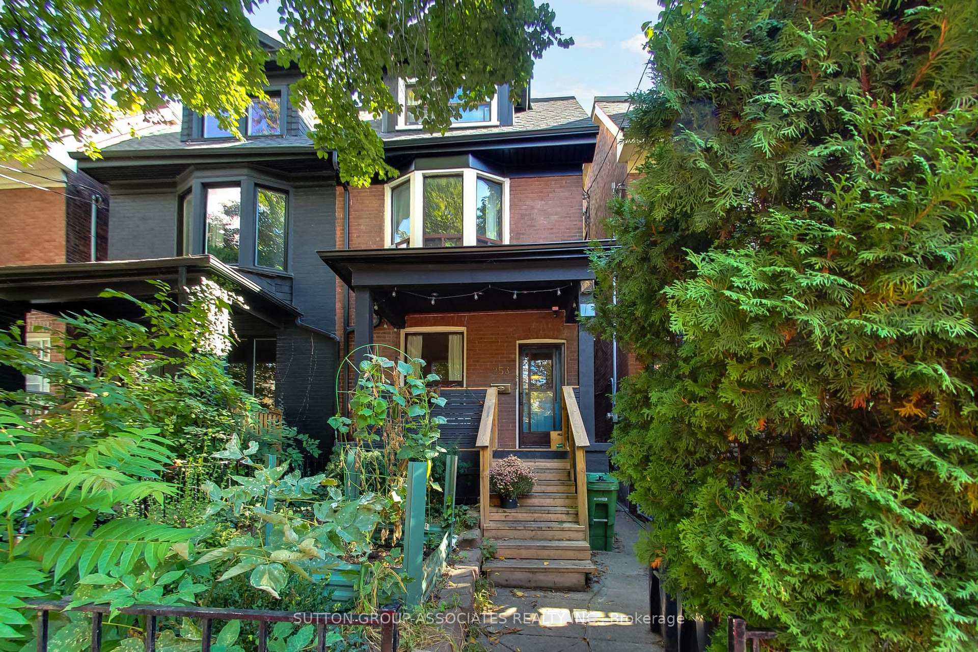 253 Crawford Street, Toronto, ON M6J 2V7