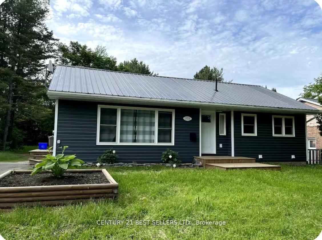 253 Maple Street, Bracebridge, ON P1L 1K3