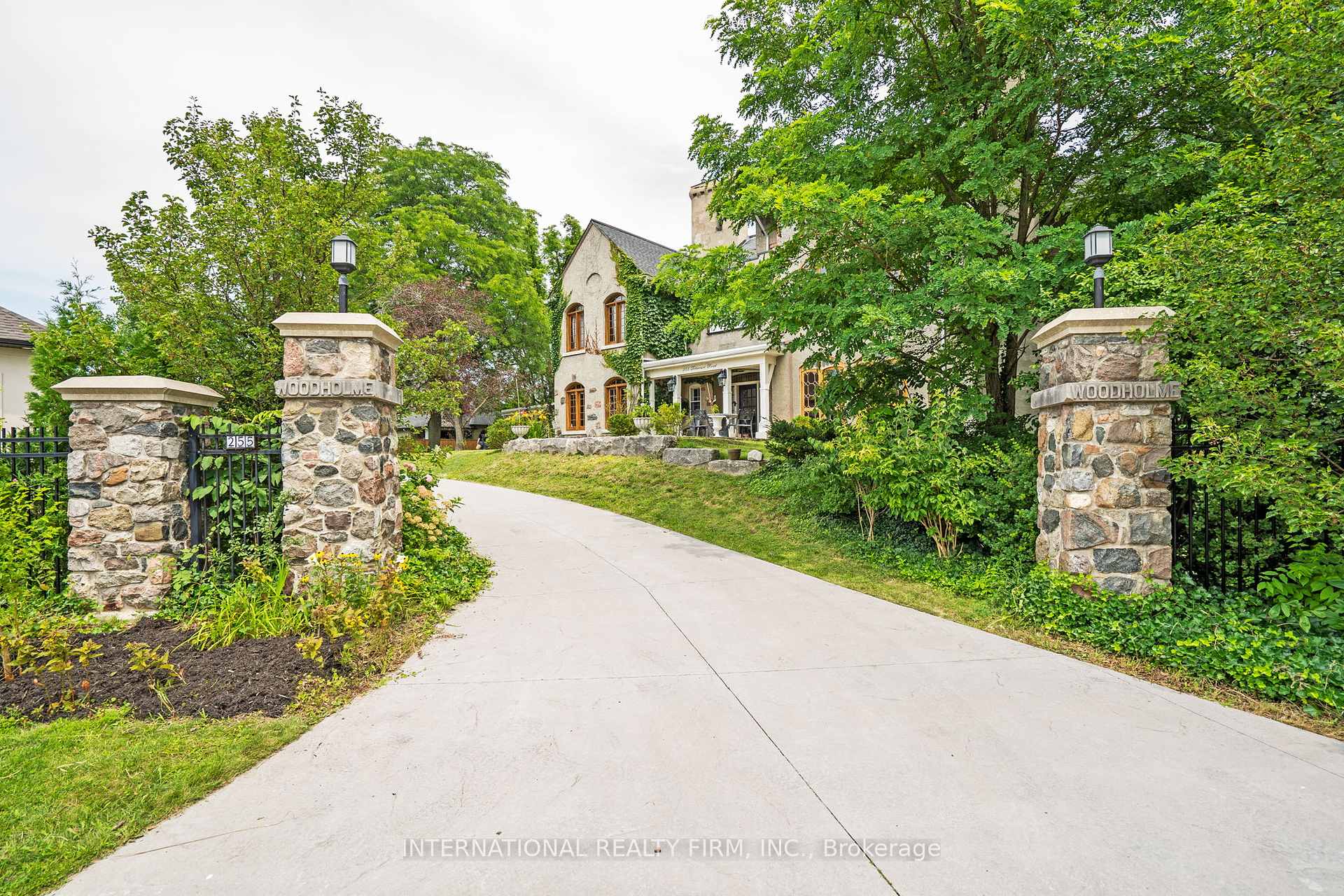 255 Delacourt Road, London, ON N6G 0H3