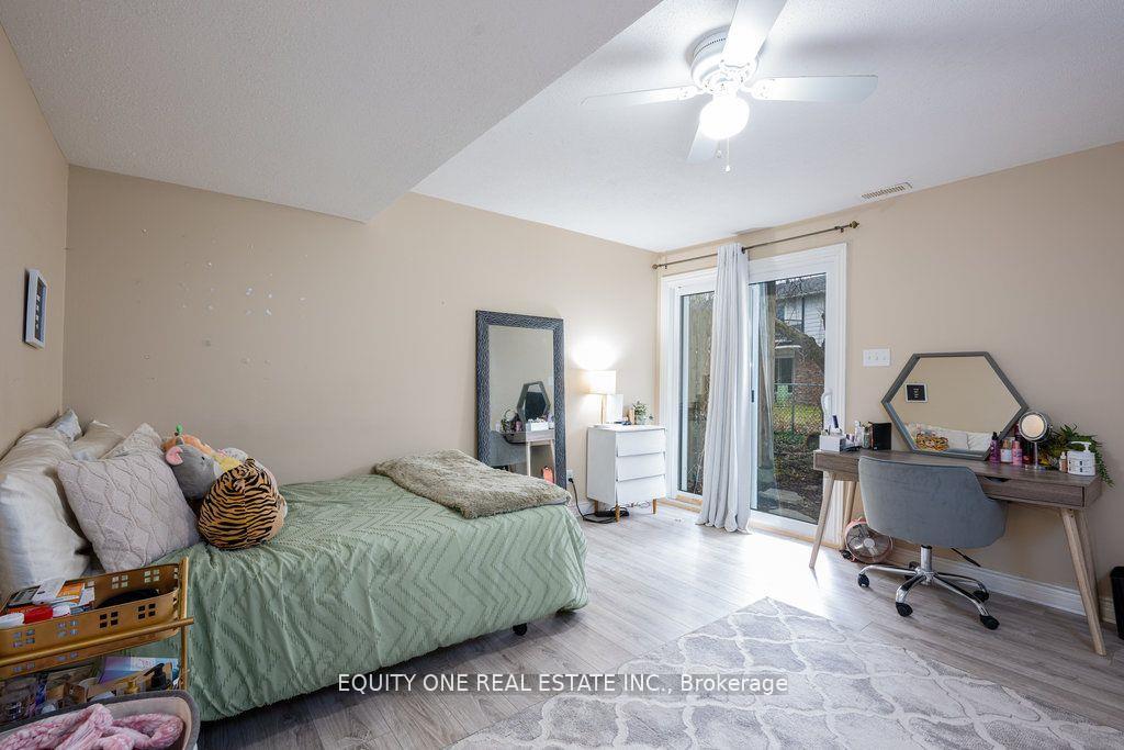 2557 Flannery Drive, Billings Bridge - Riverside Park and Area, ON K1V 9R5