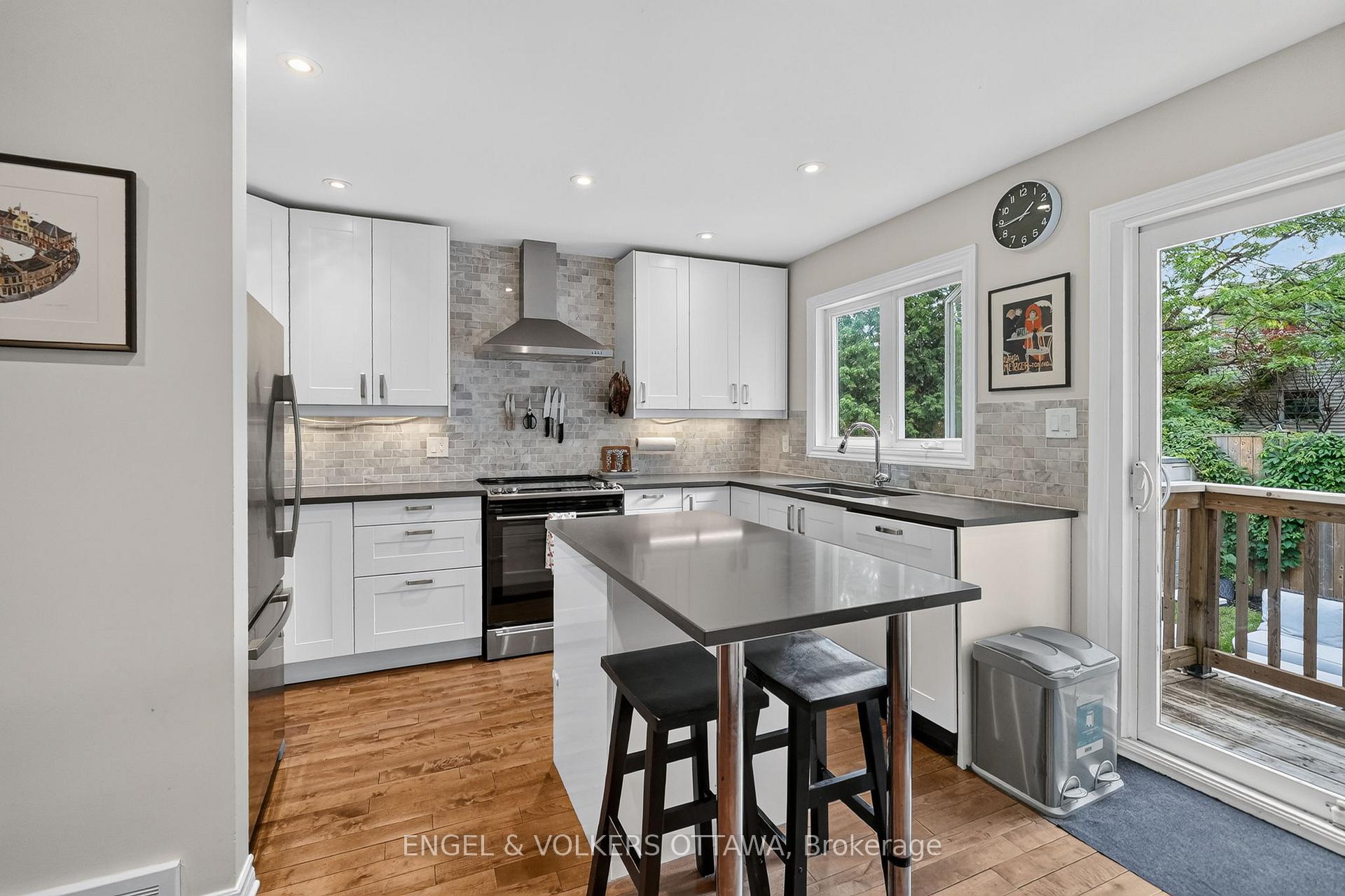 258 Carillon Street, Vanier and Kingsview Park, ON K1L 5X6