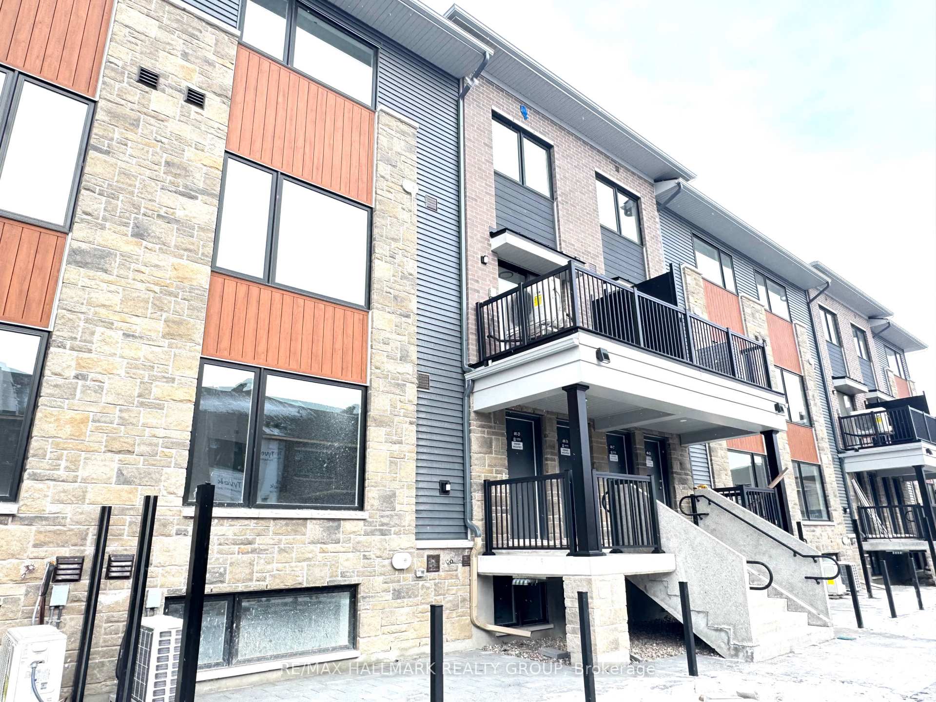 26 - 401 Glenroy Gilbert Drive, Barrhaven, ON K2J 7N8