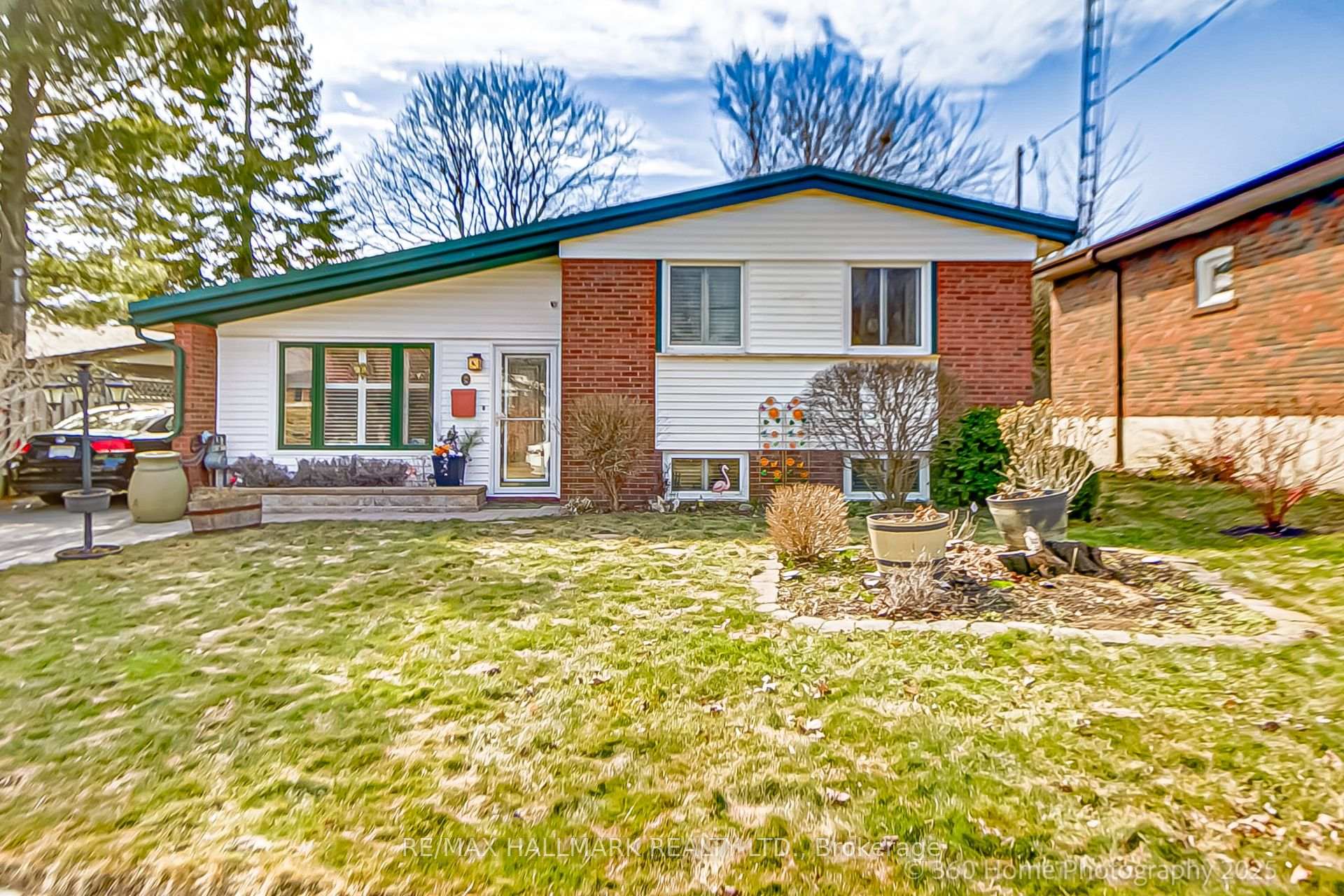 26 Ben Stanton Boulevard, Toronto, ON M1H 1N8