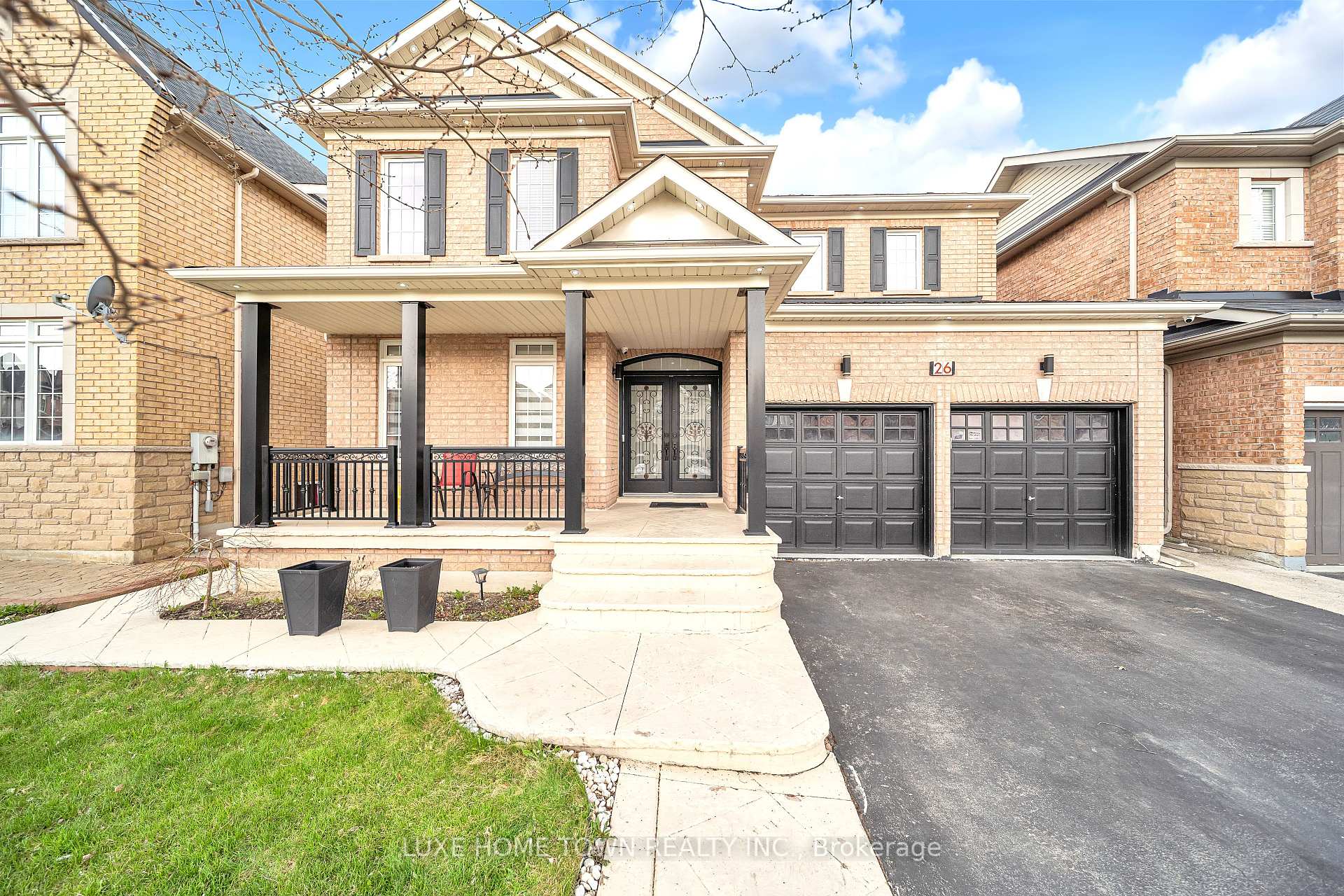 26 Bluffwood Cres Crescent E, Brampton, ON L6P 2P3