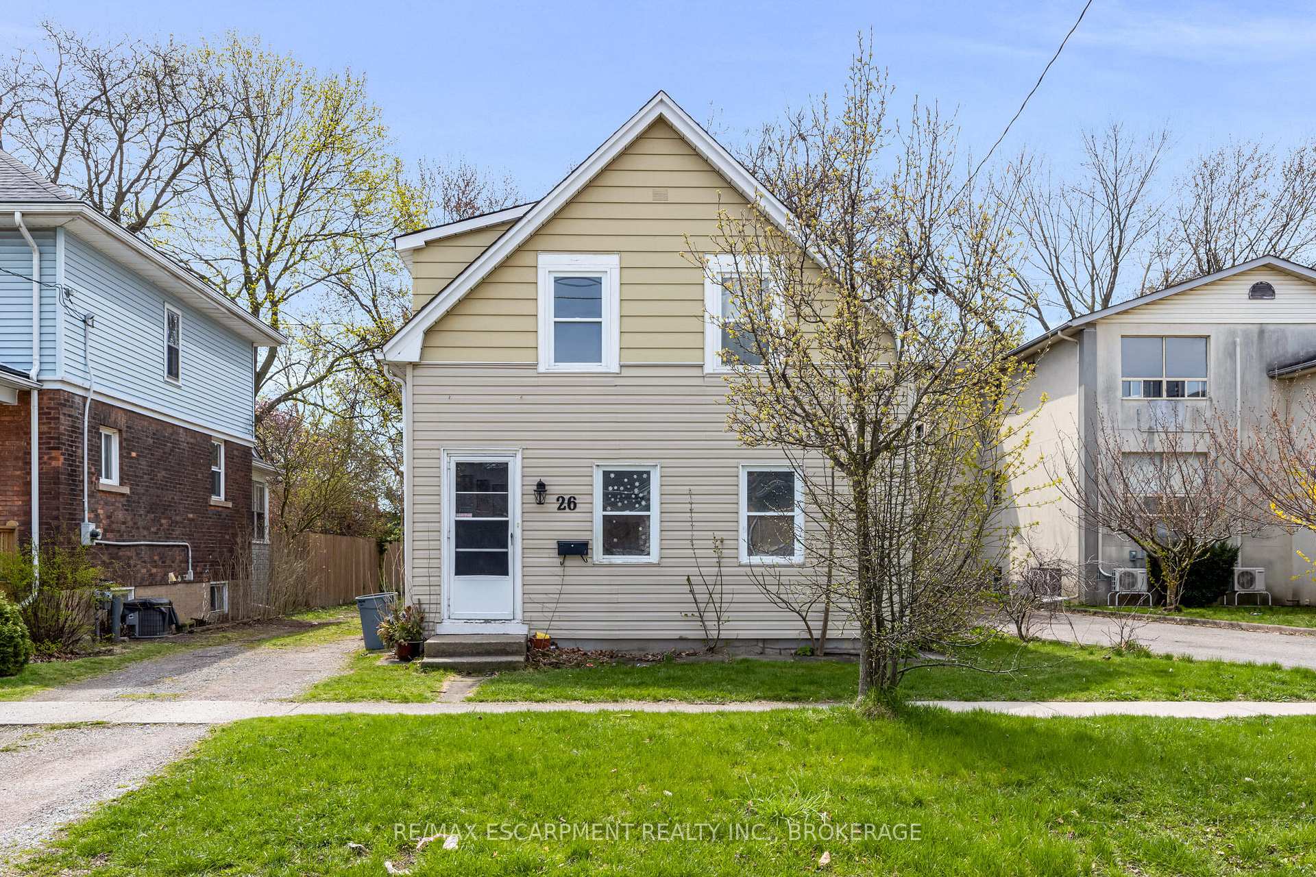 Main - 26 DACOTAH Street, St. Catharines, ON L2R 1Z4