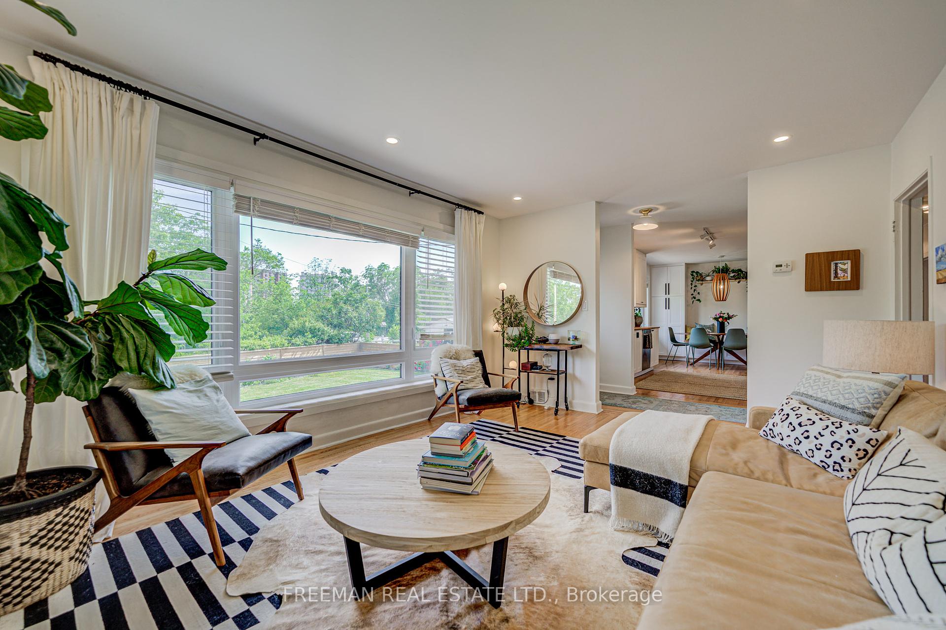 26 Edgeware Drive, Toronto, ON M8W 3W8