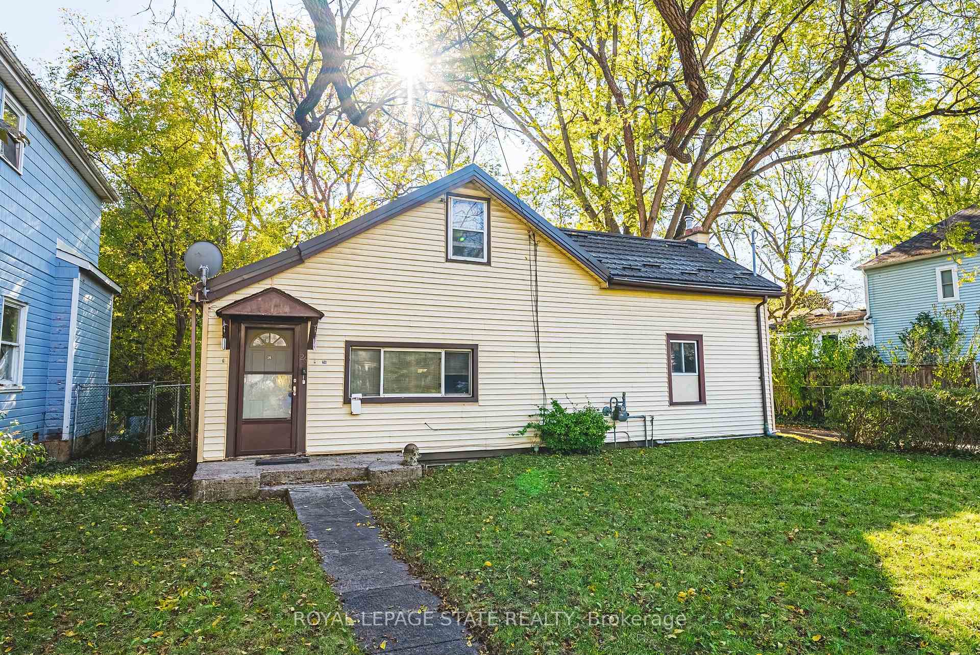 26 Hope Street, Hamilton, ON L9H 3M2