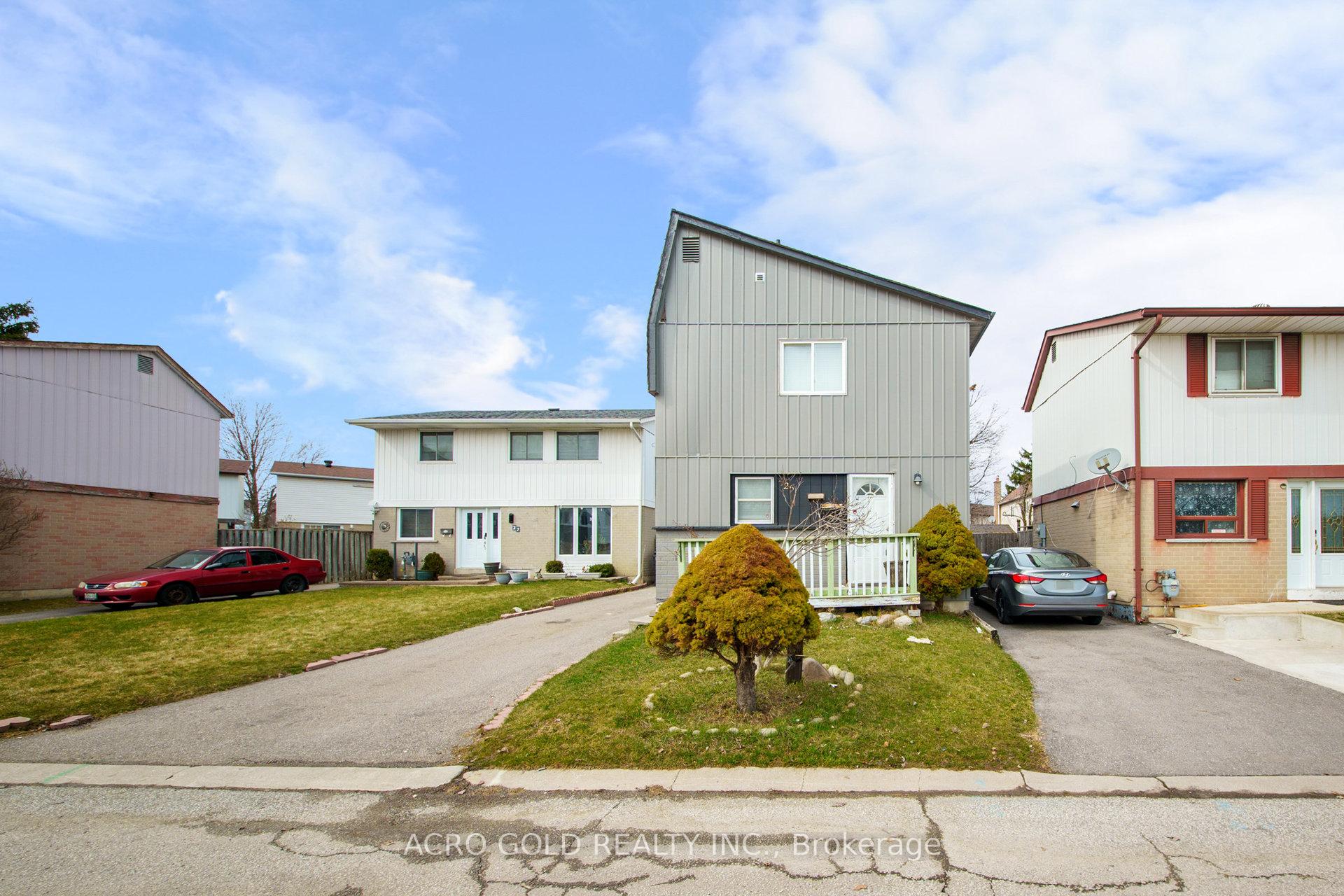 26 Huckleberry Square, Brampton, ON L6S 1Y2