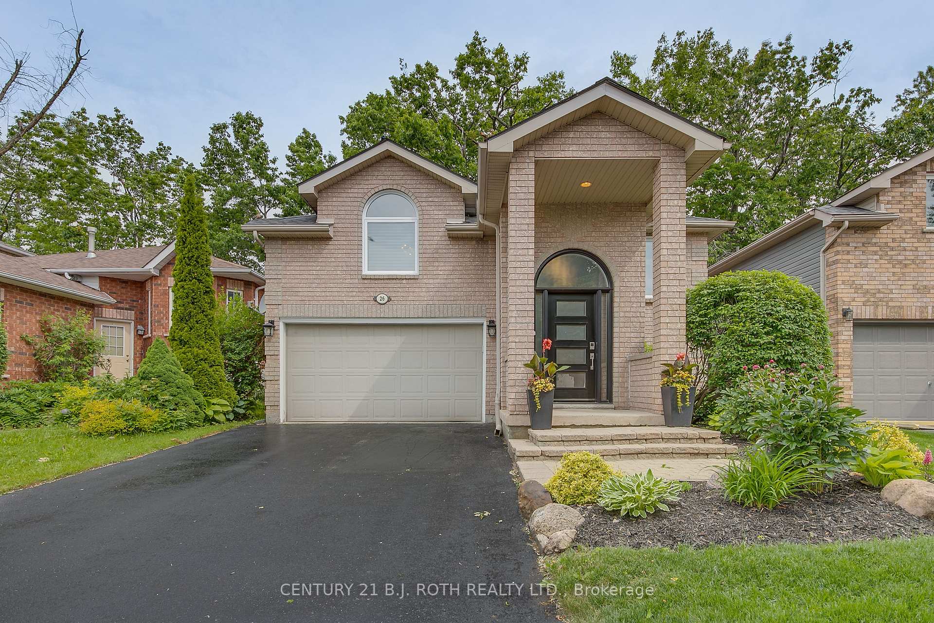 26 Monique Crescent, Barrie, ON L4M 6Y3