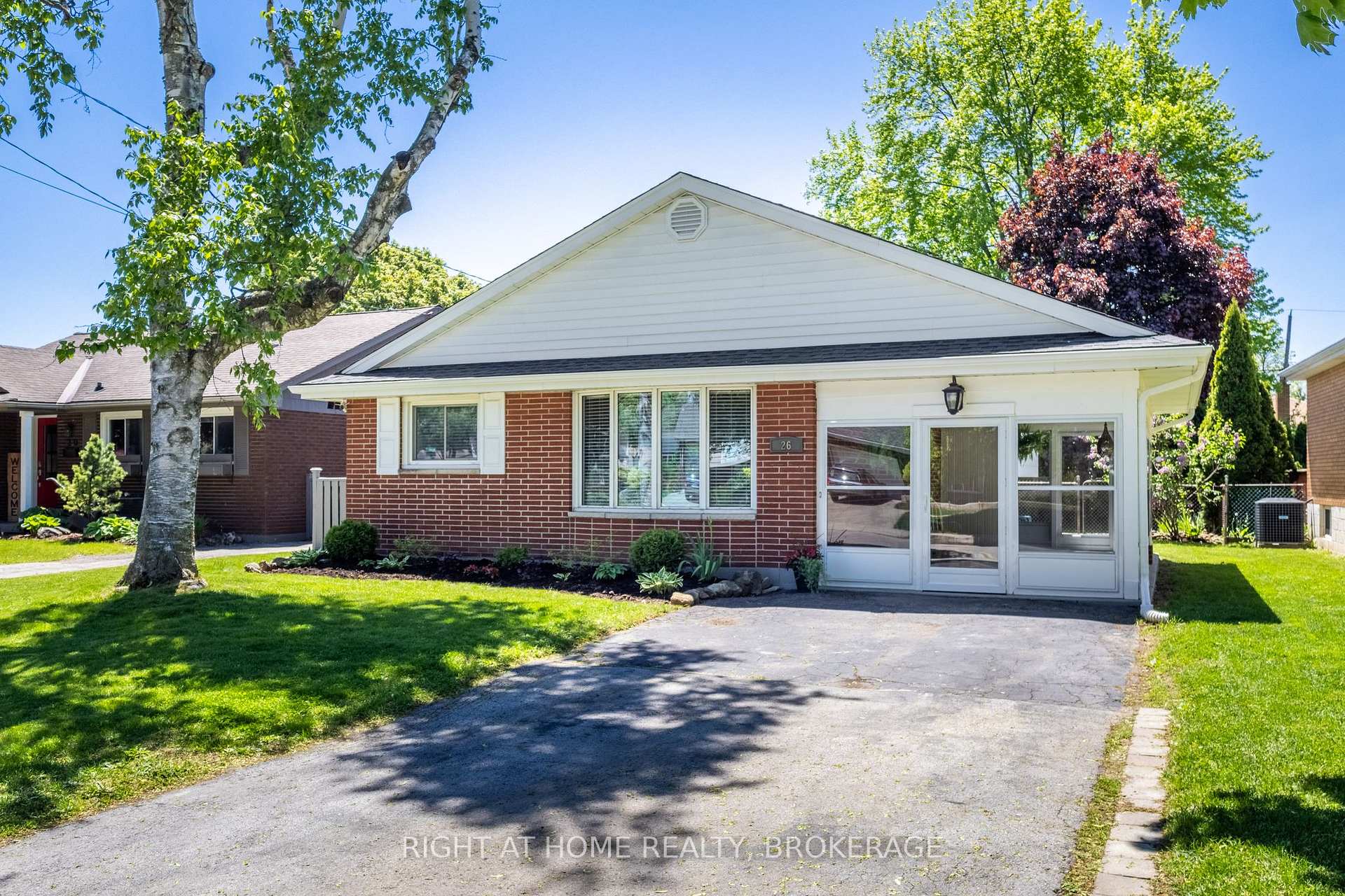 26 Nova Drive, Hamilton, ON L8T 2P3