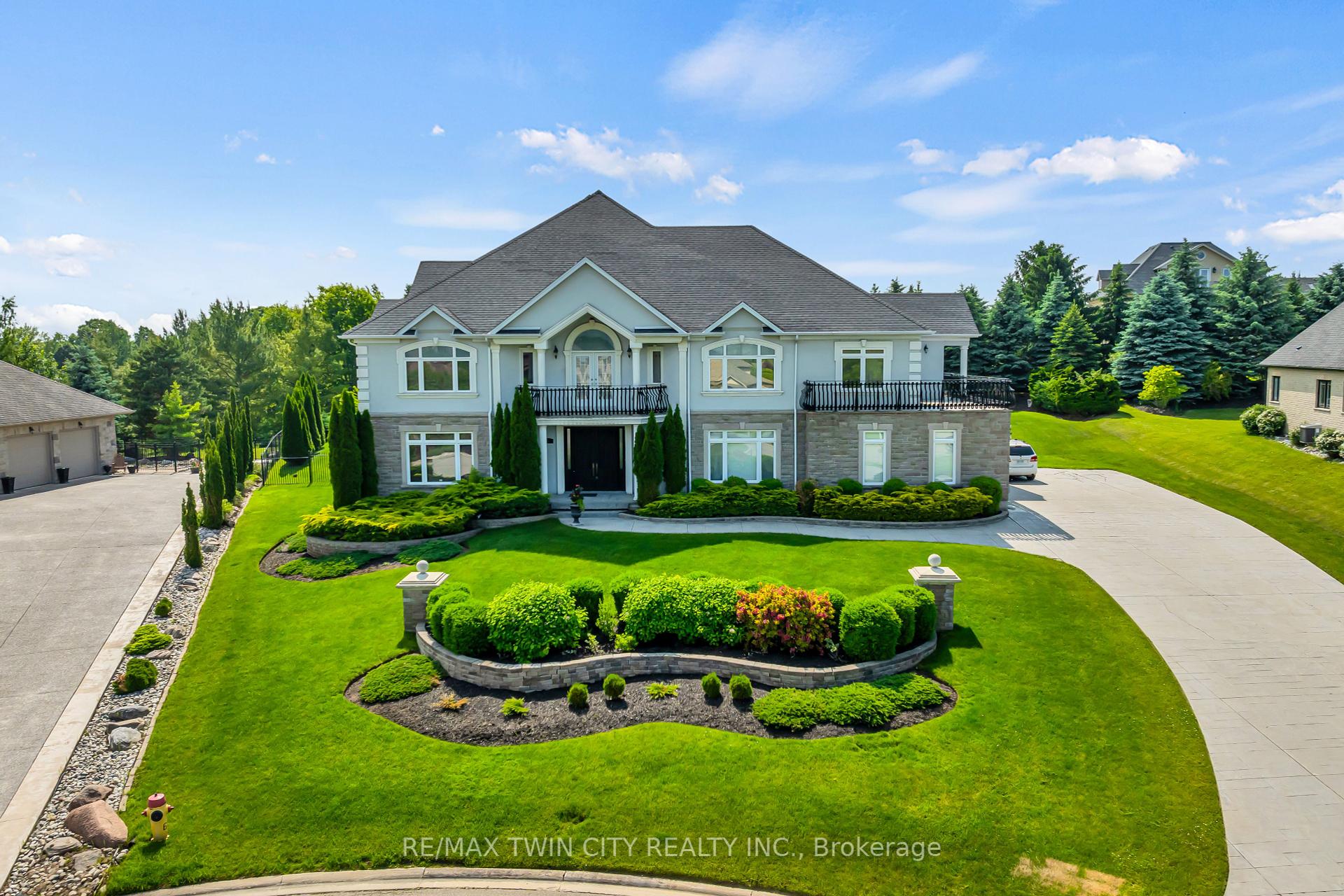 26 Paddock Court, Kitchener, ON N2C 2R4