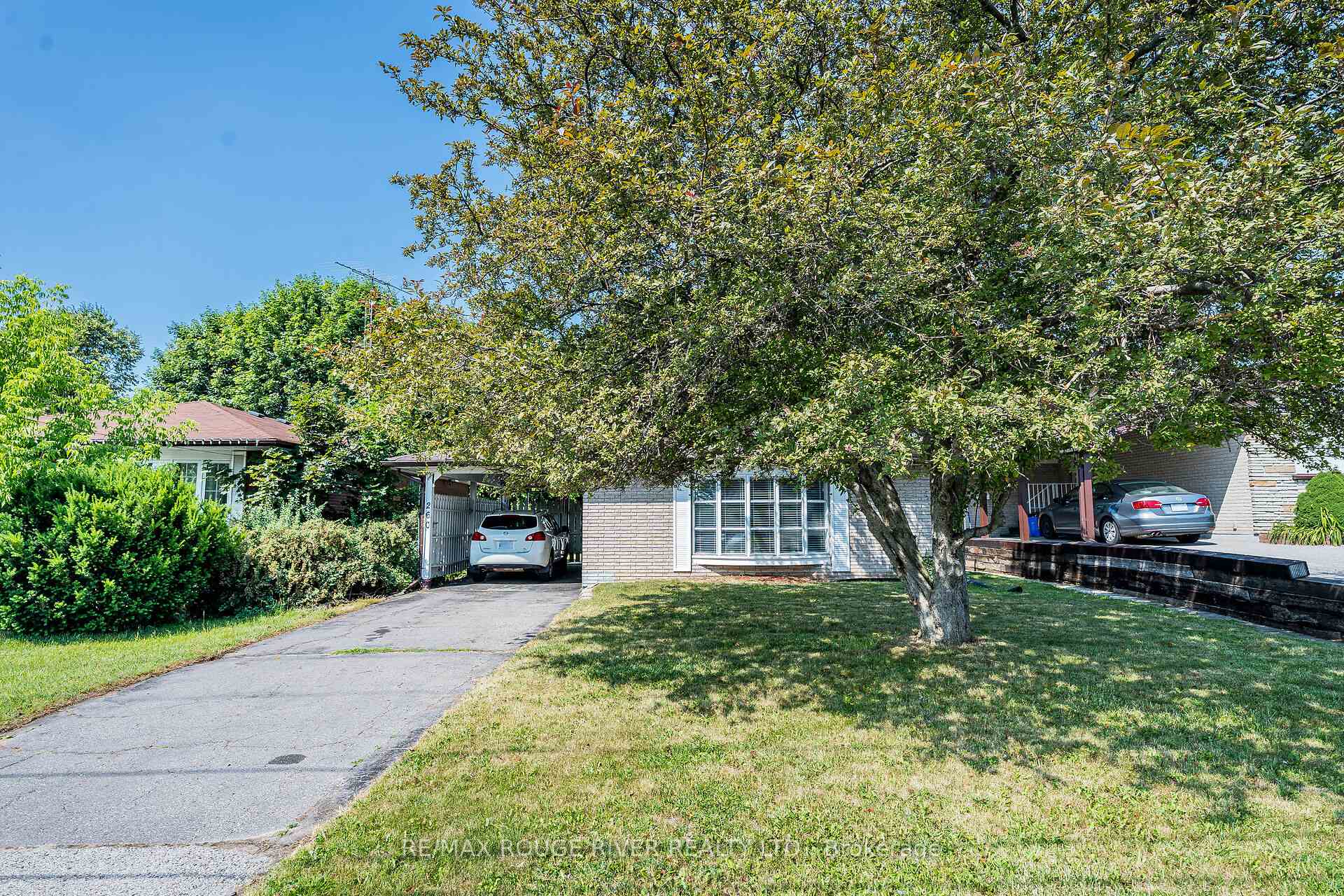 260 Harmony Road N, Oshawa, ON L1G 6L5