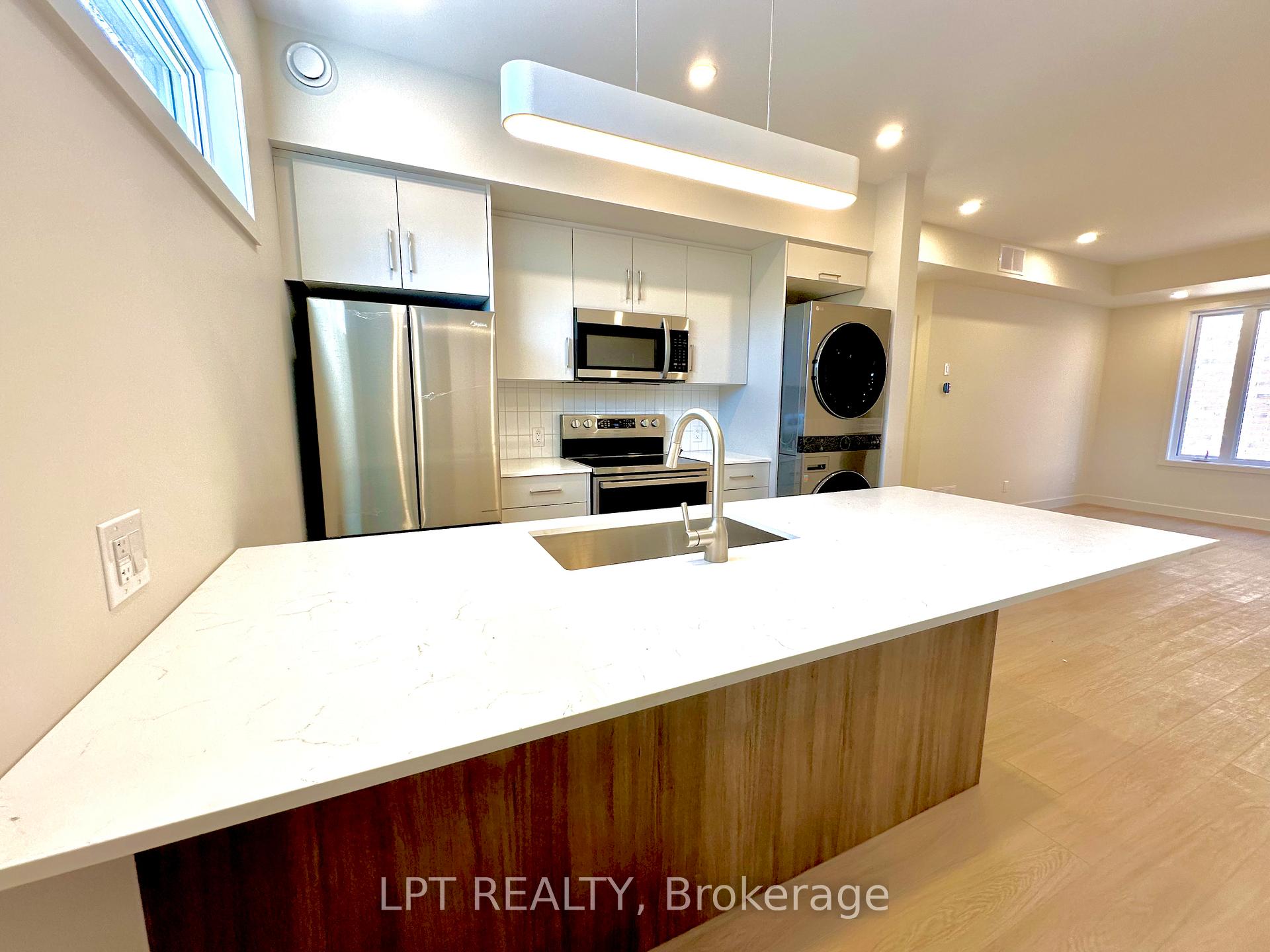 2 - 260 ST DENIS Street, Vanier and Kingsview Park, ON K1L 5J5