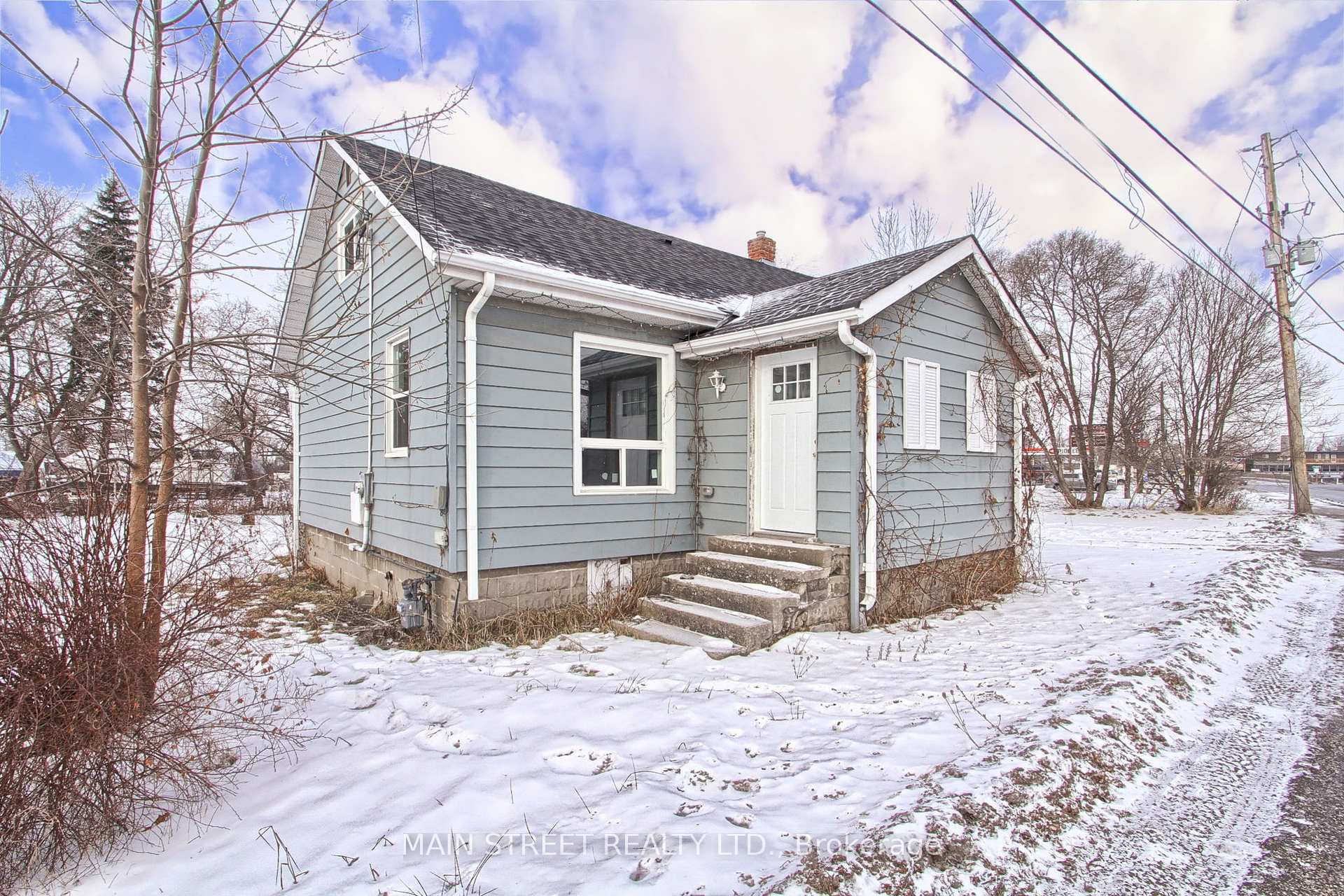 260 The Queensway Road S, Georgina, ON L4P 2B1