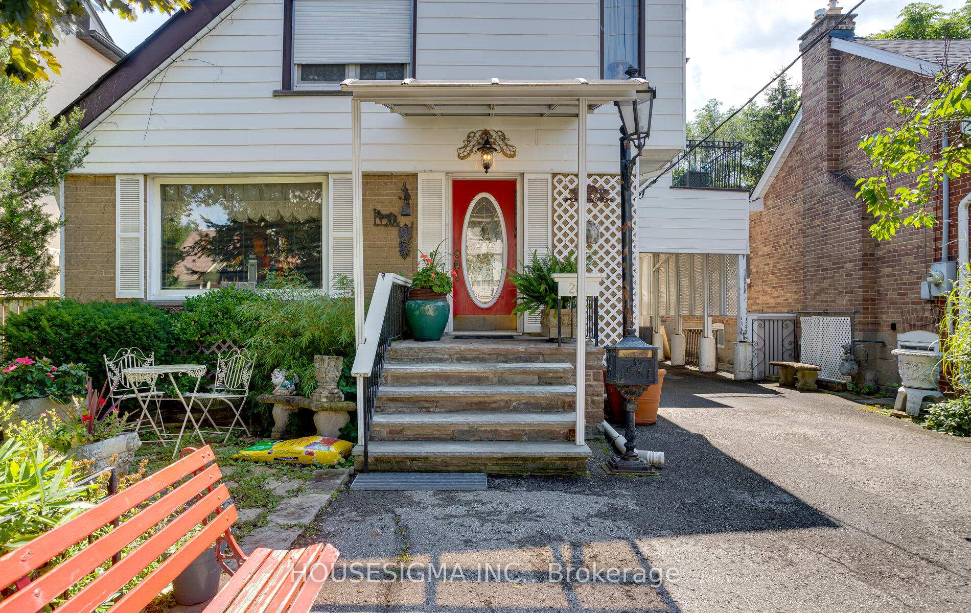 261 Johnston Avenue, Toronto, ON M2N 1H5