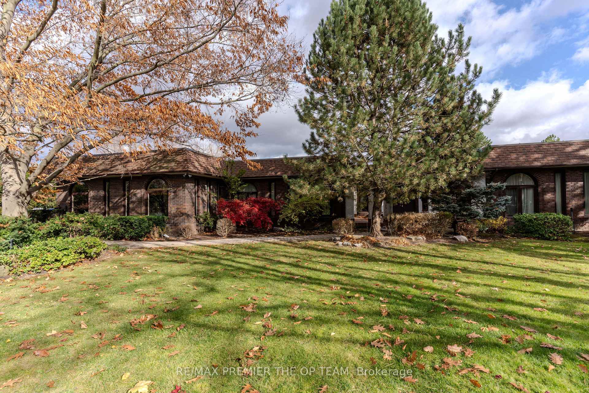 261 Sylvadene Parkway, Vaughan, ON L4L 2M8