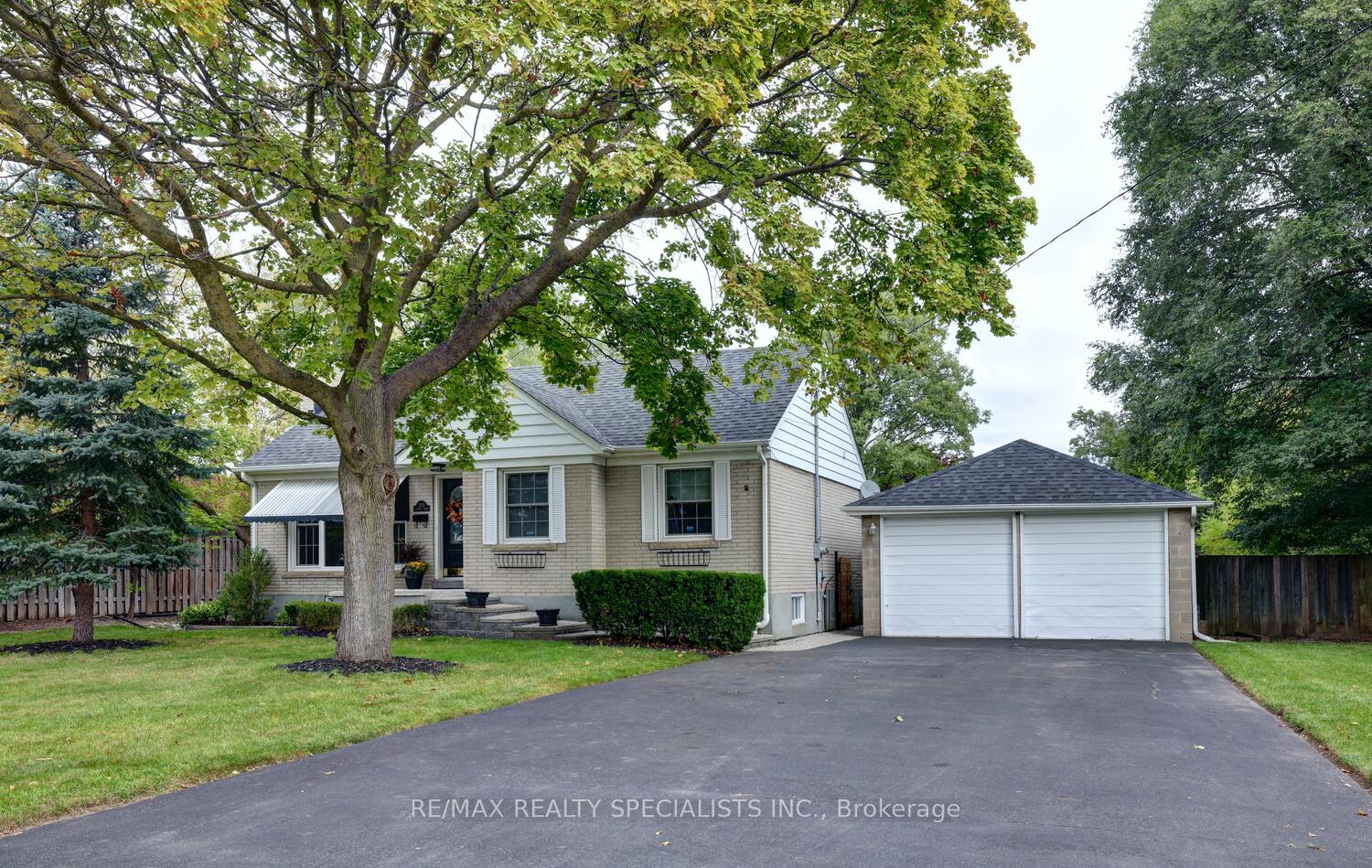 2633 Liruma Road, Mississauga, ON L5K 1Y8