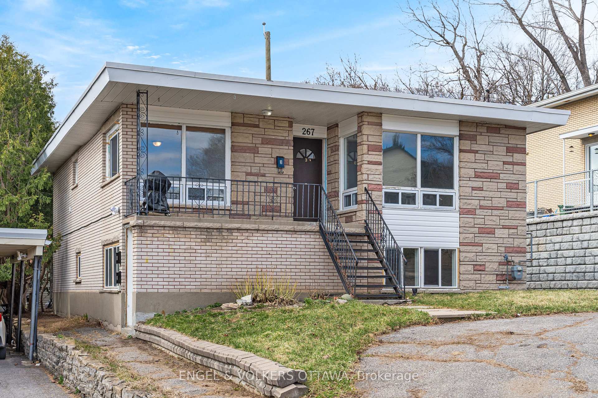 267 MICHEL Circle, Vanier and Kingsview Park, ON K1L 7P4